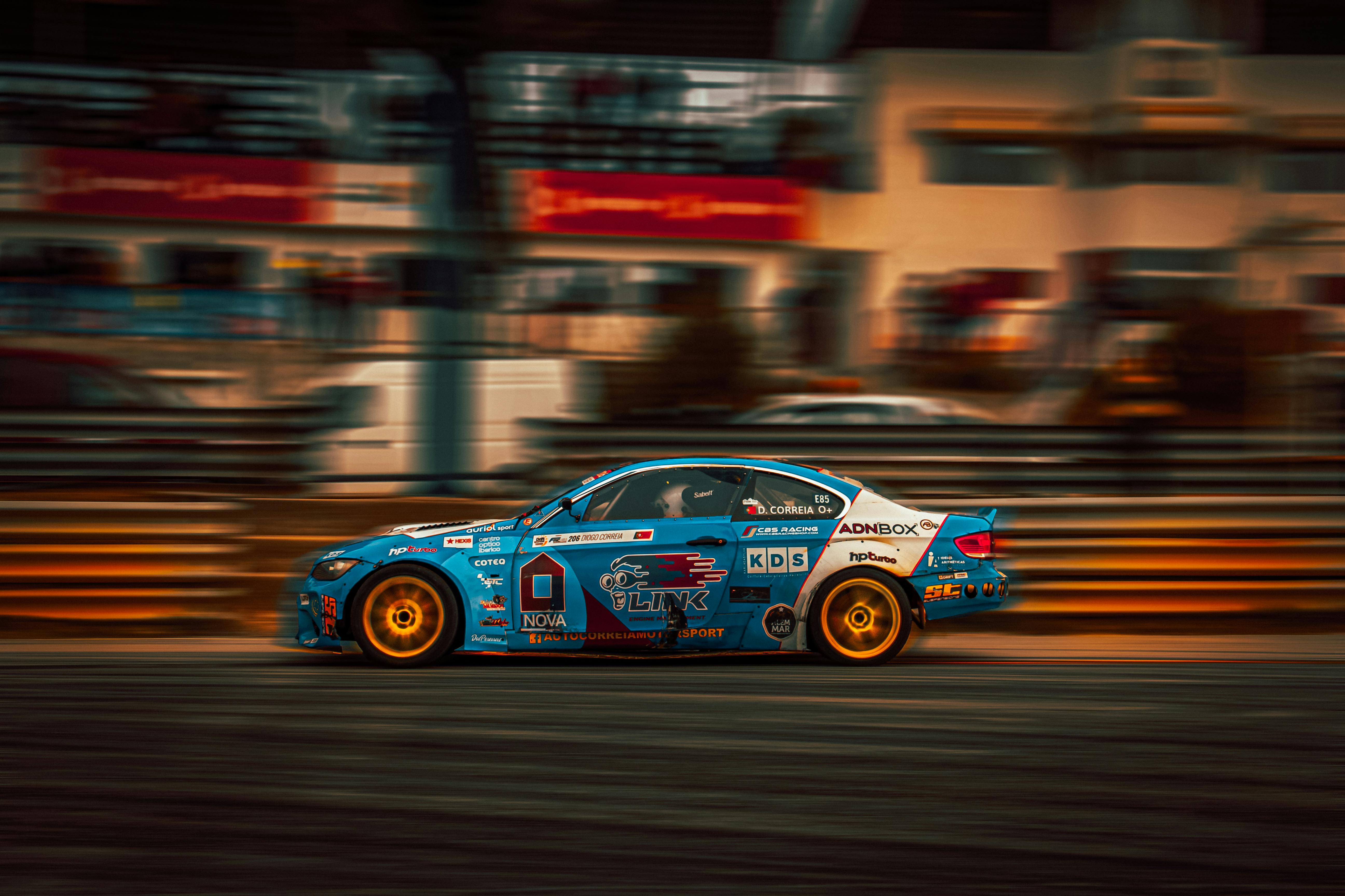 Race Car in Motion · Free Stock Photo