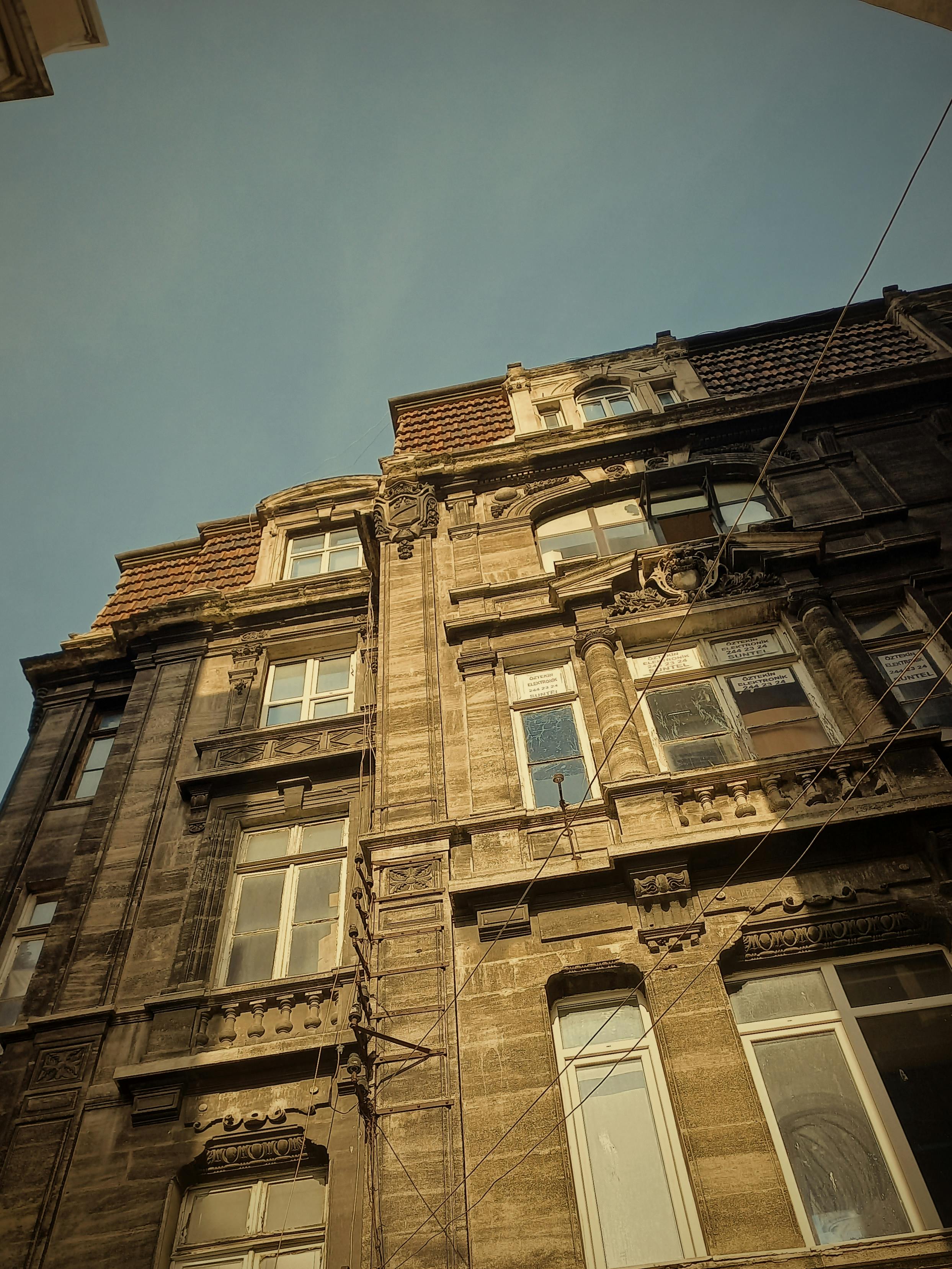 Low-Angle Shot of a Concrete Building · Free Stock Photo