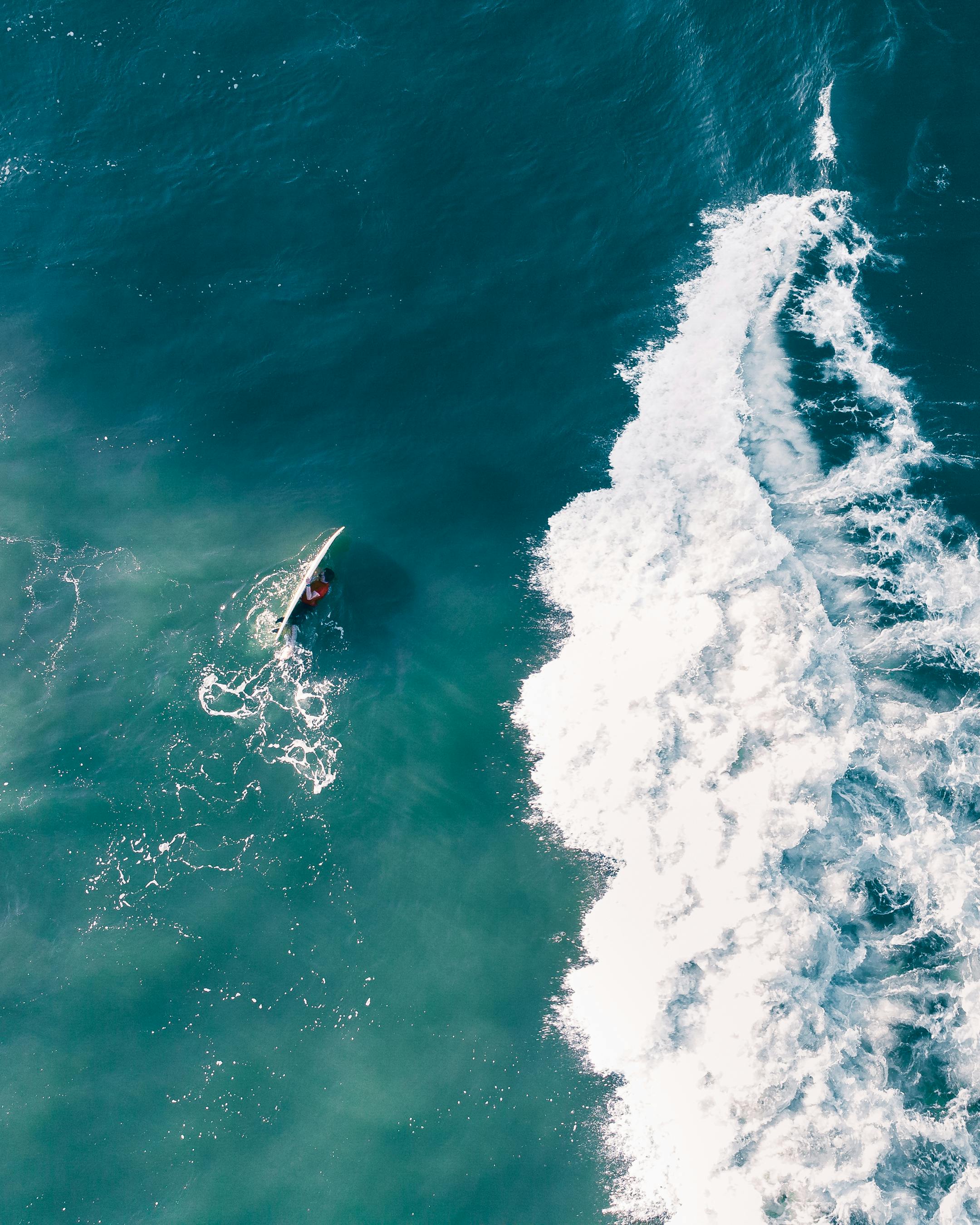 Splashing Wave on Rock · Free Stock Photo