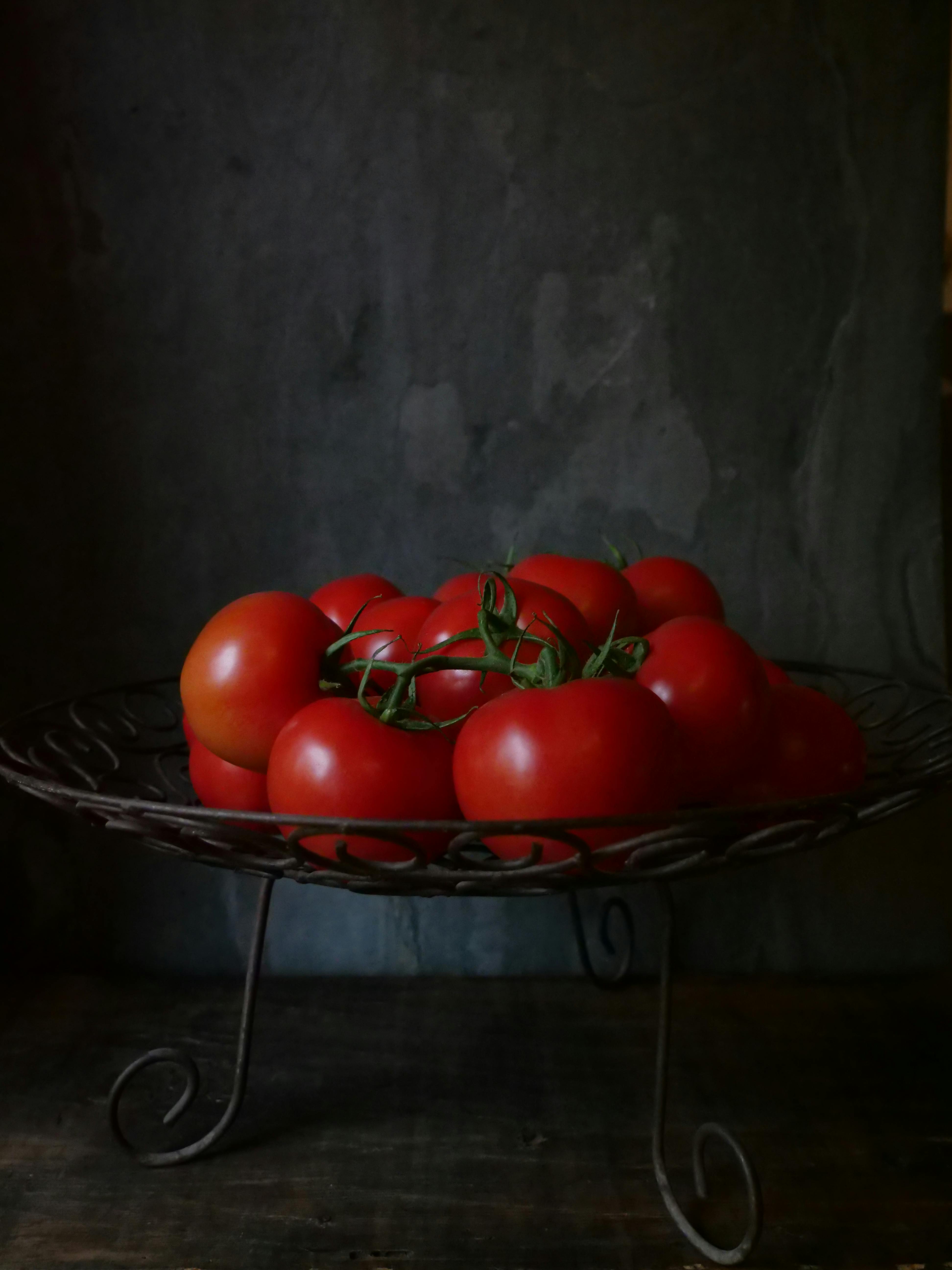 Close-up Photography of a Tomato · Free Stock Photo