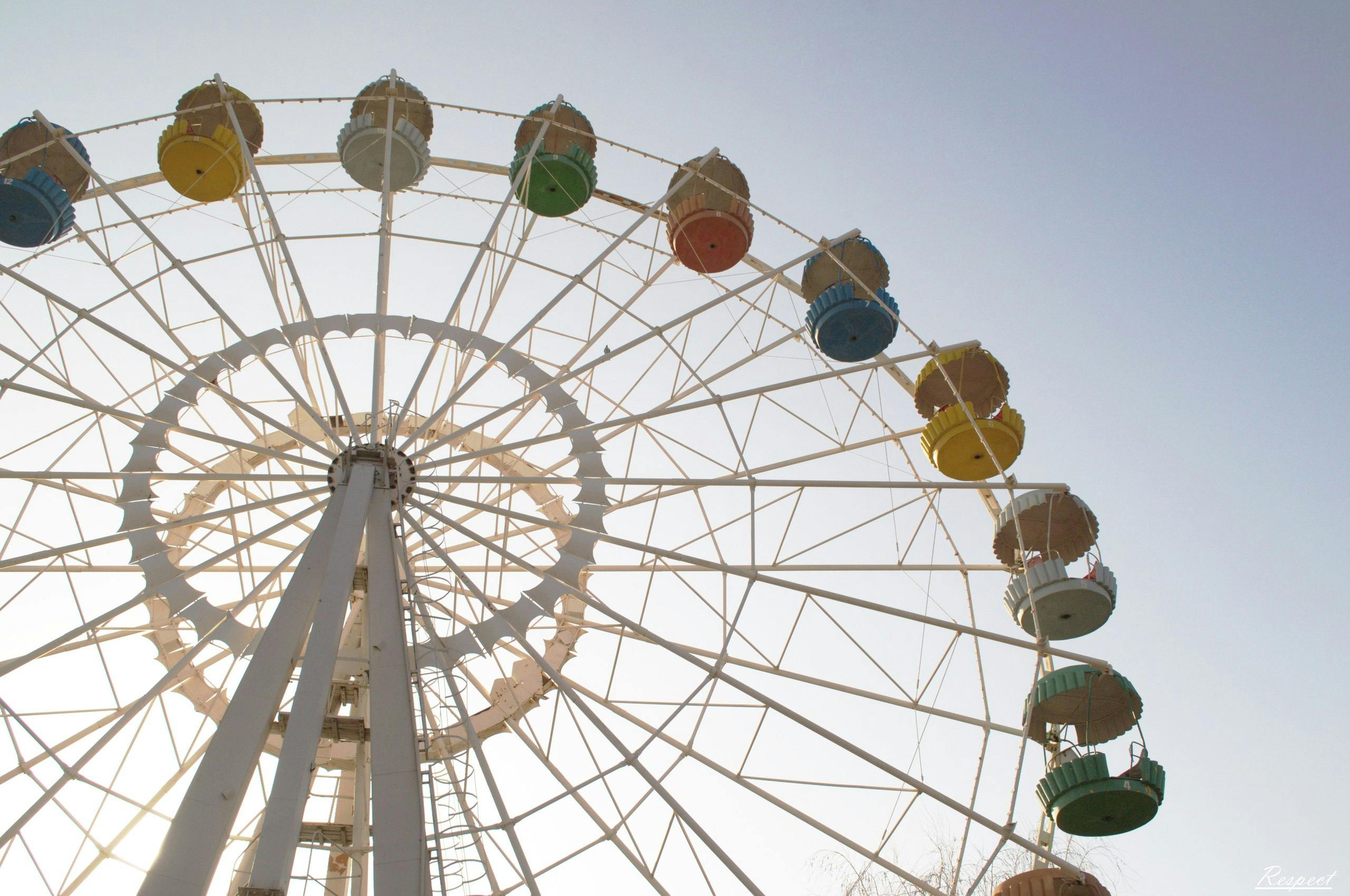 Ferris Wheel During Golden Hour · Free Stock Photo