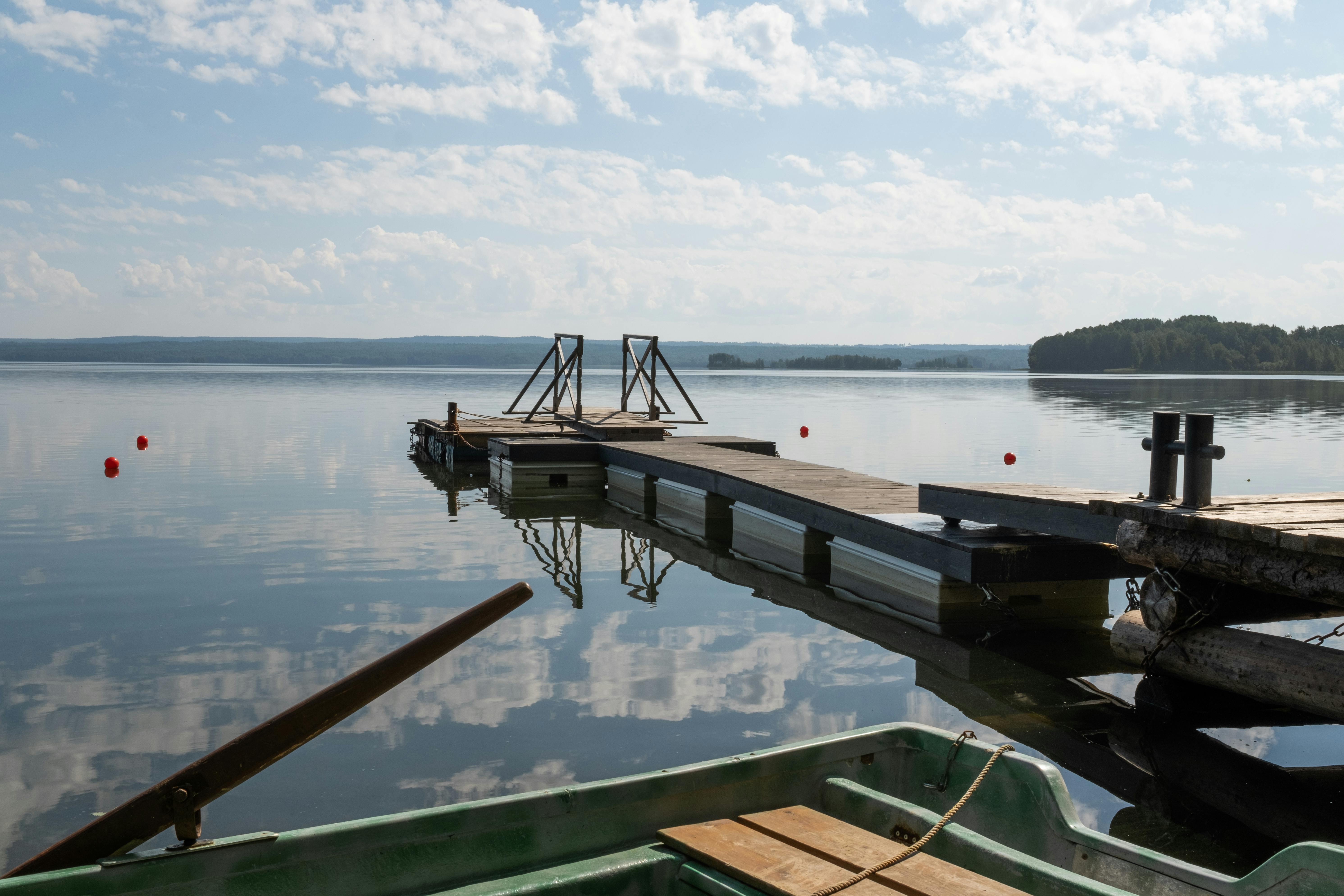 View with Pier and Lake · Free Stock Photo