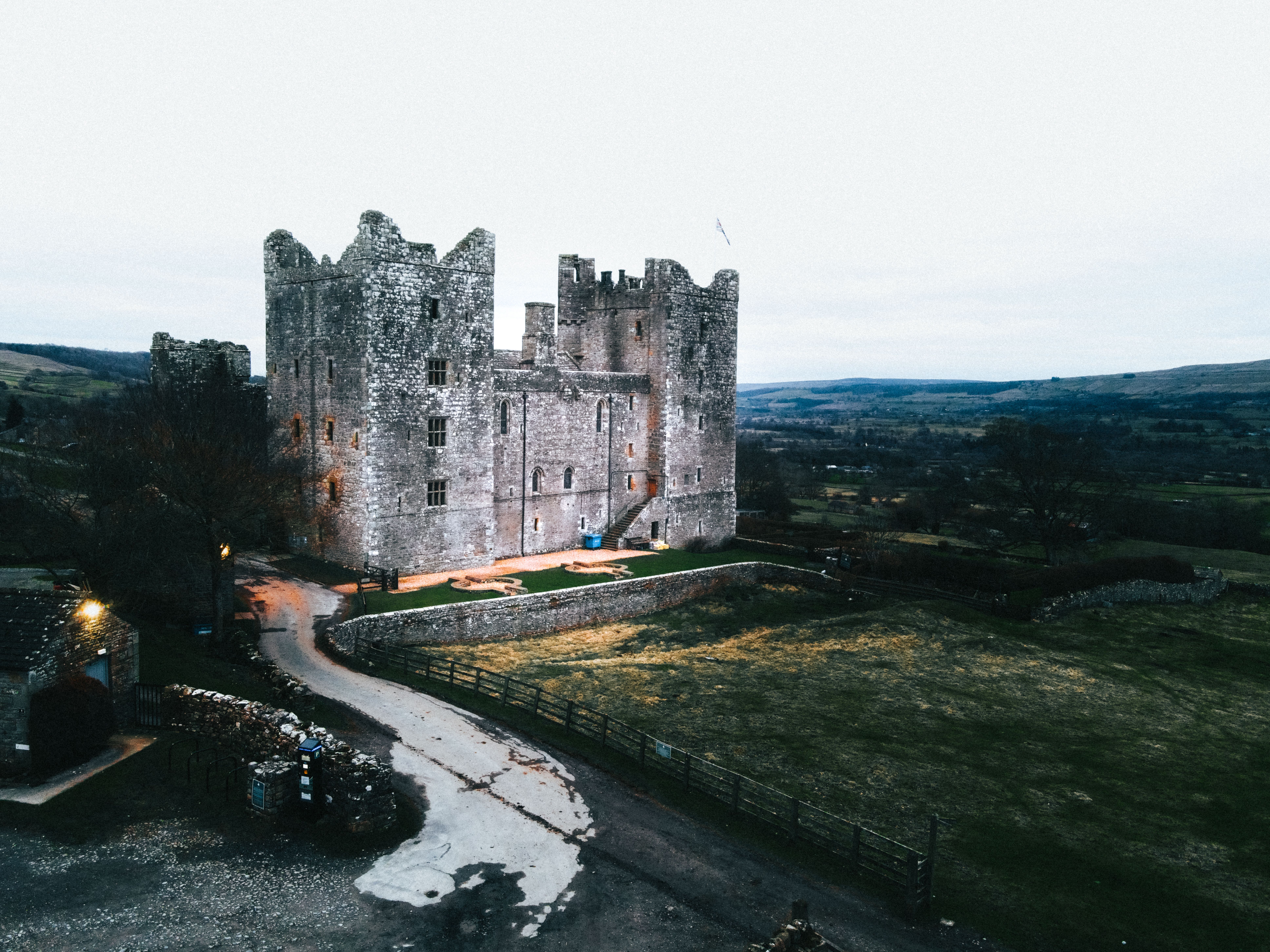 Castle on Plains · Free Stock Photo