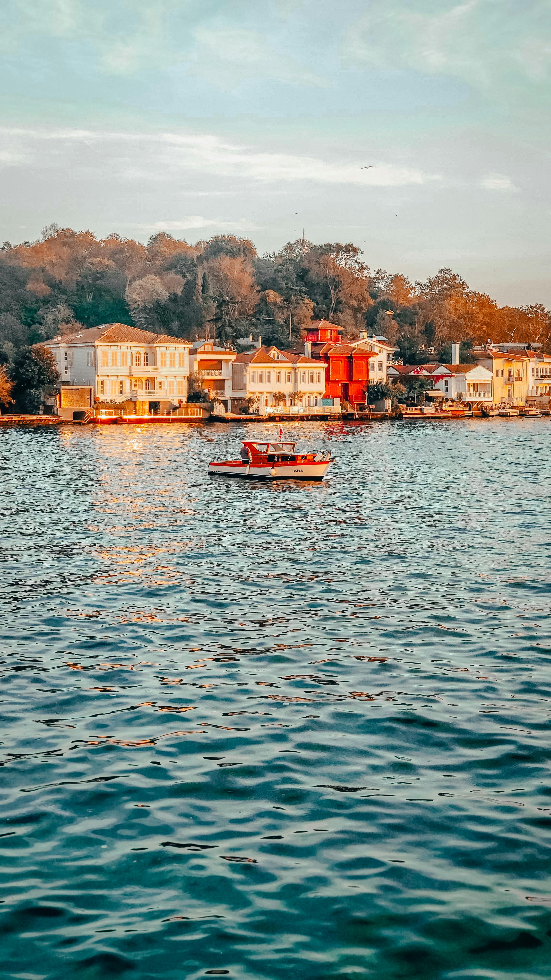 Red Motor Boat on Lake · Free Stock Photo