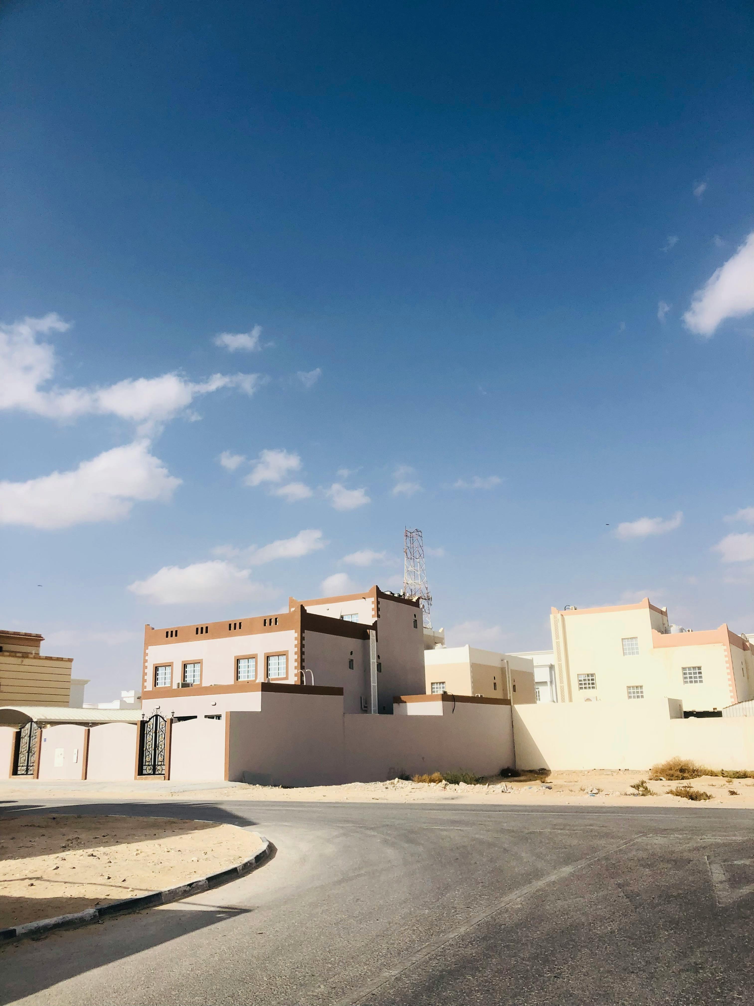 House Buildings near Road · Free Stock Photo