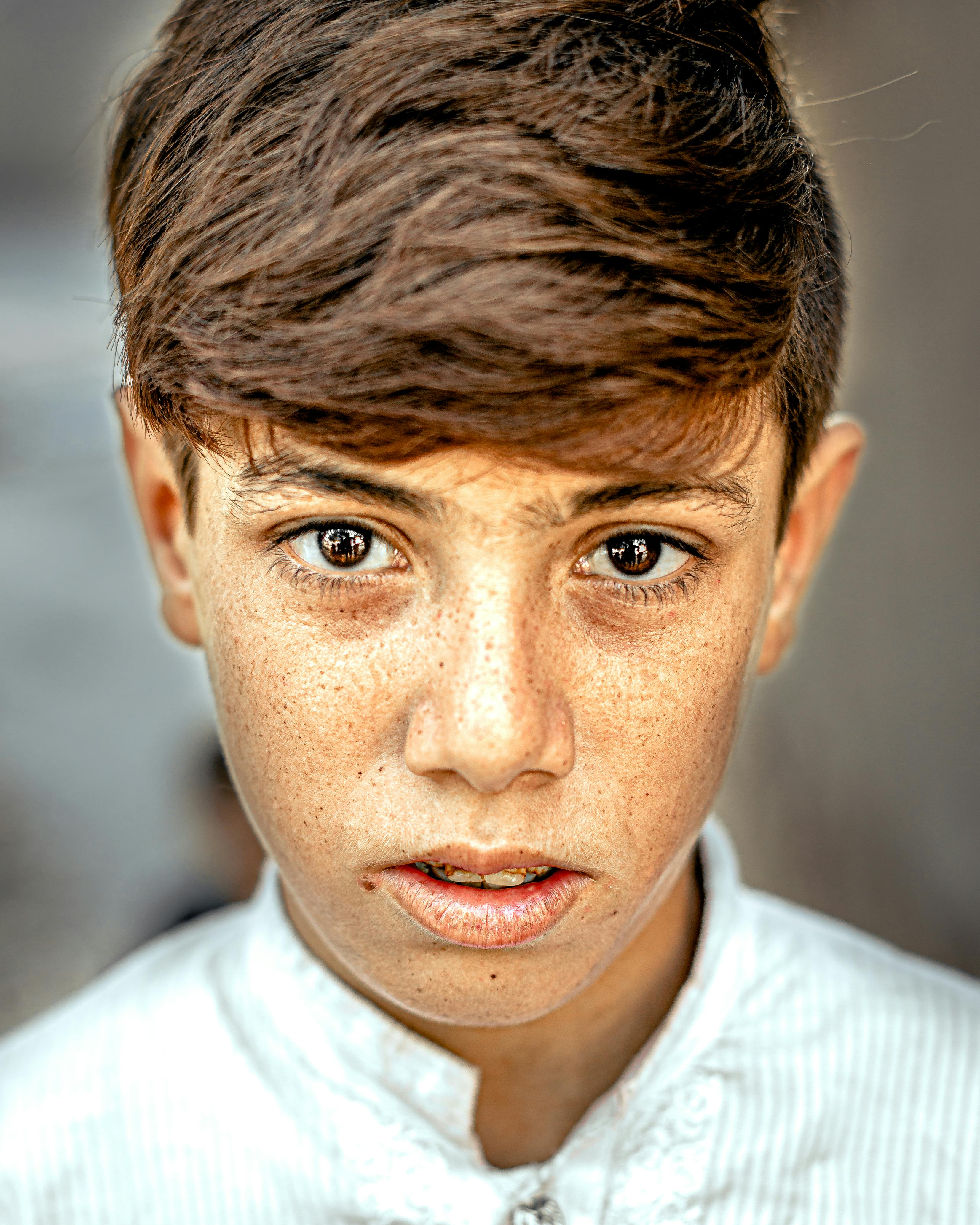 Kid Look Up Photos, Download The BEST Free Kid Look Up Stock Photos ...