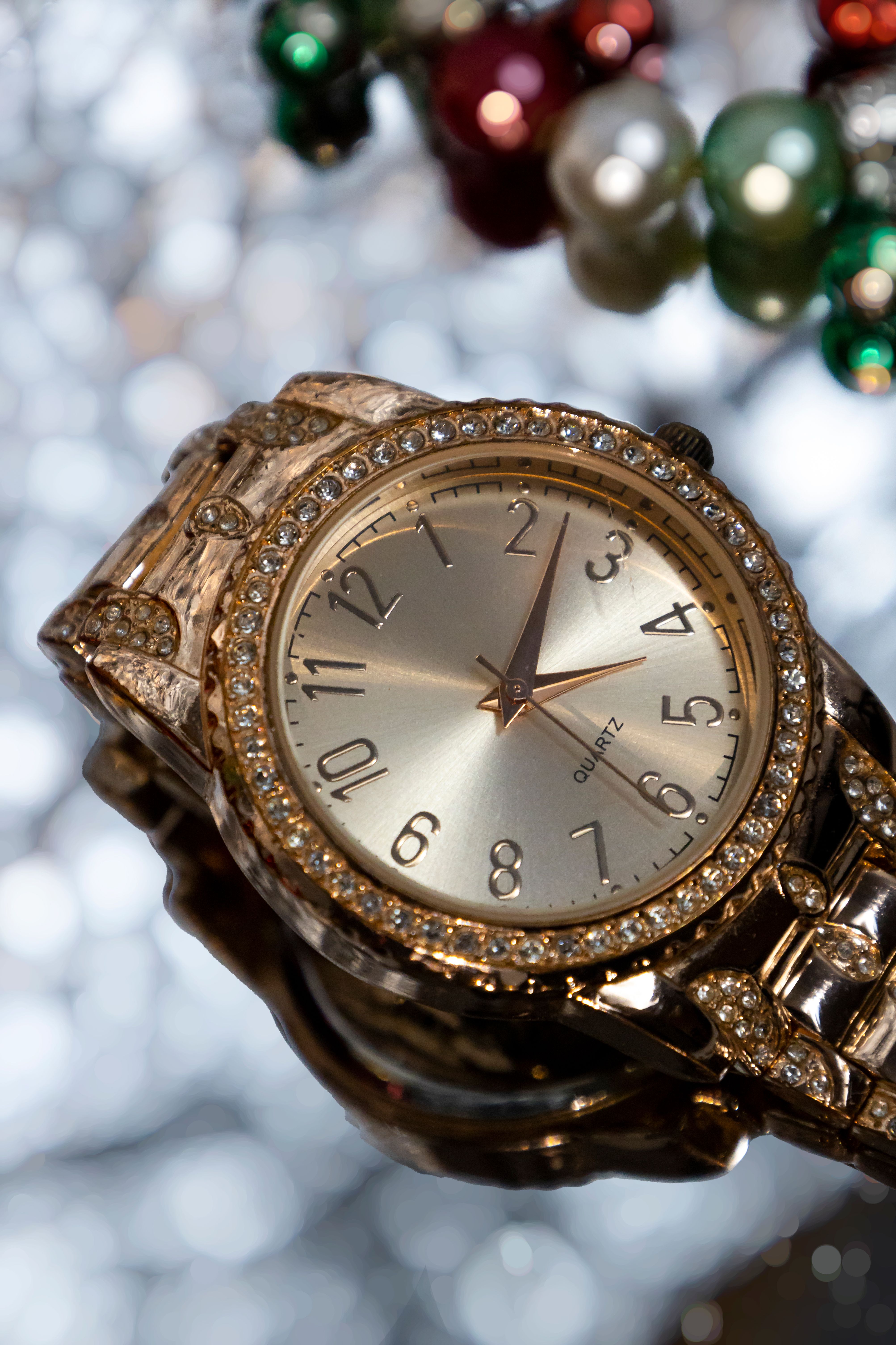 Close-Up Shot of an Analog Wristwatch · Free Stock Photo
