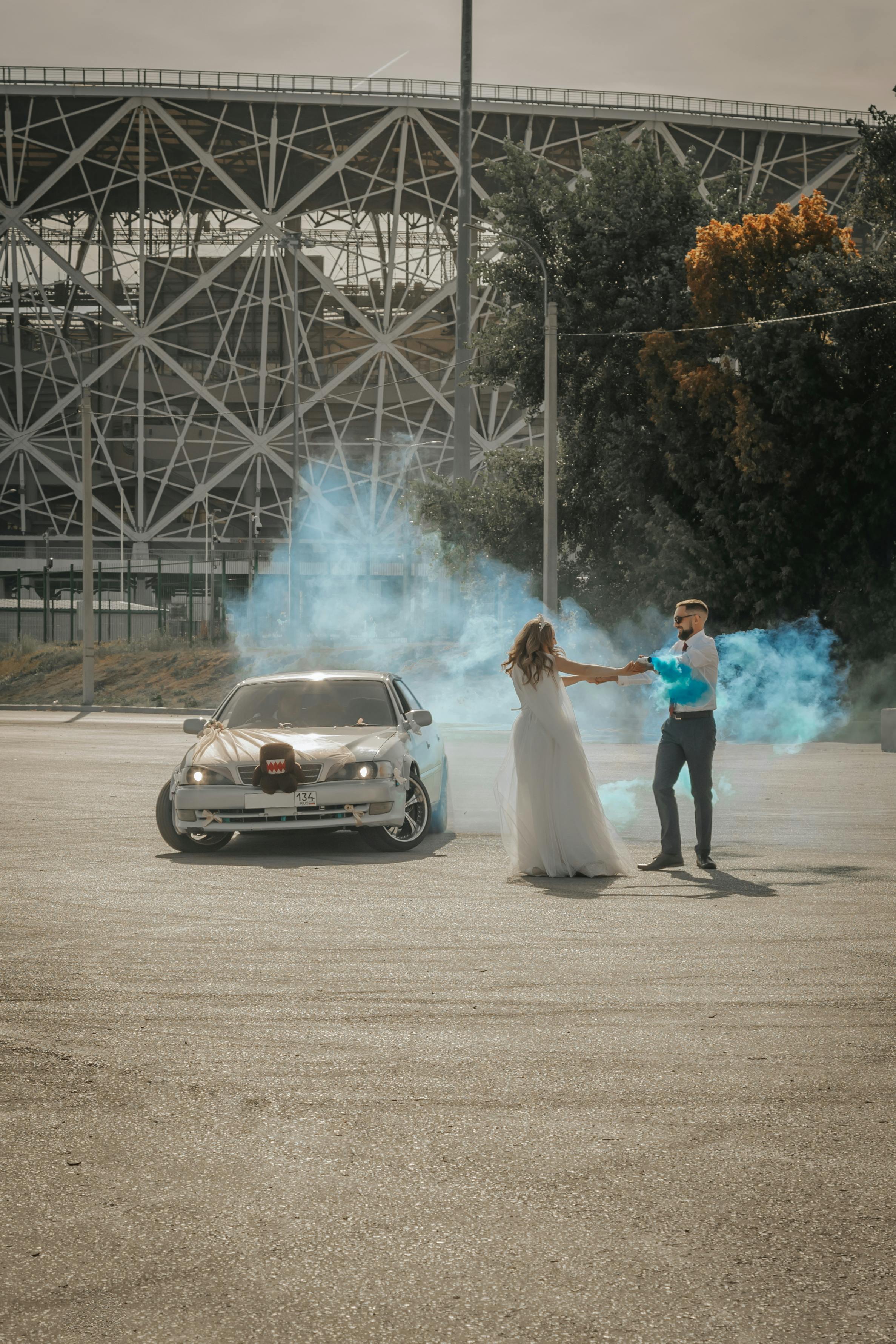 Couple Car Photoshoot Photos, Download The BEST Free Couple Car ...