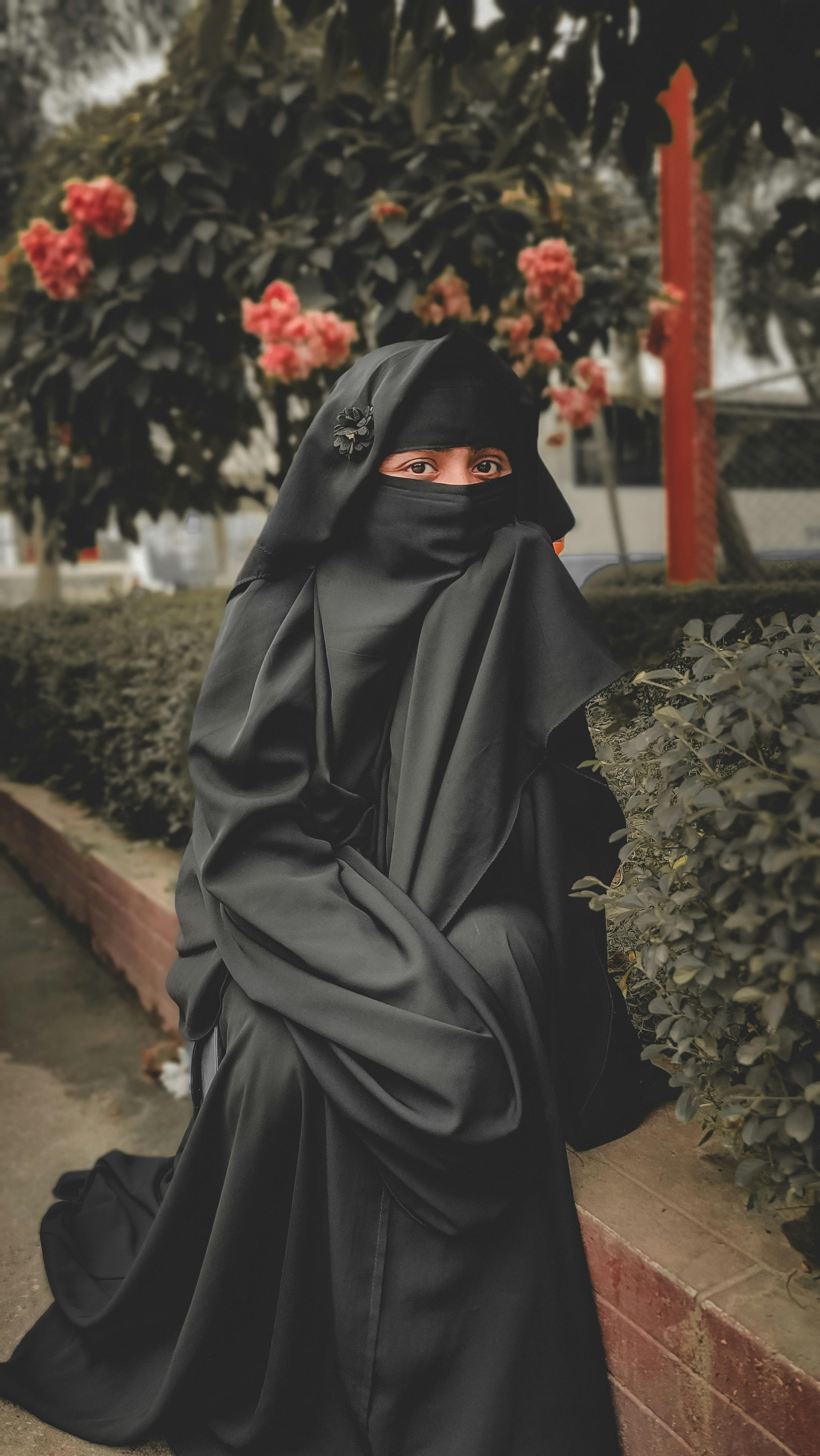 Woman in Burqua · Free Stock Photo