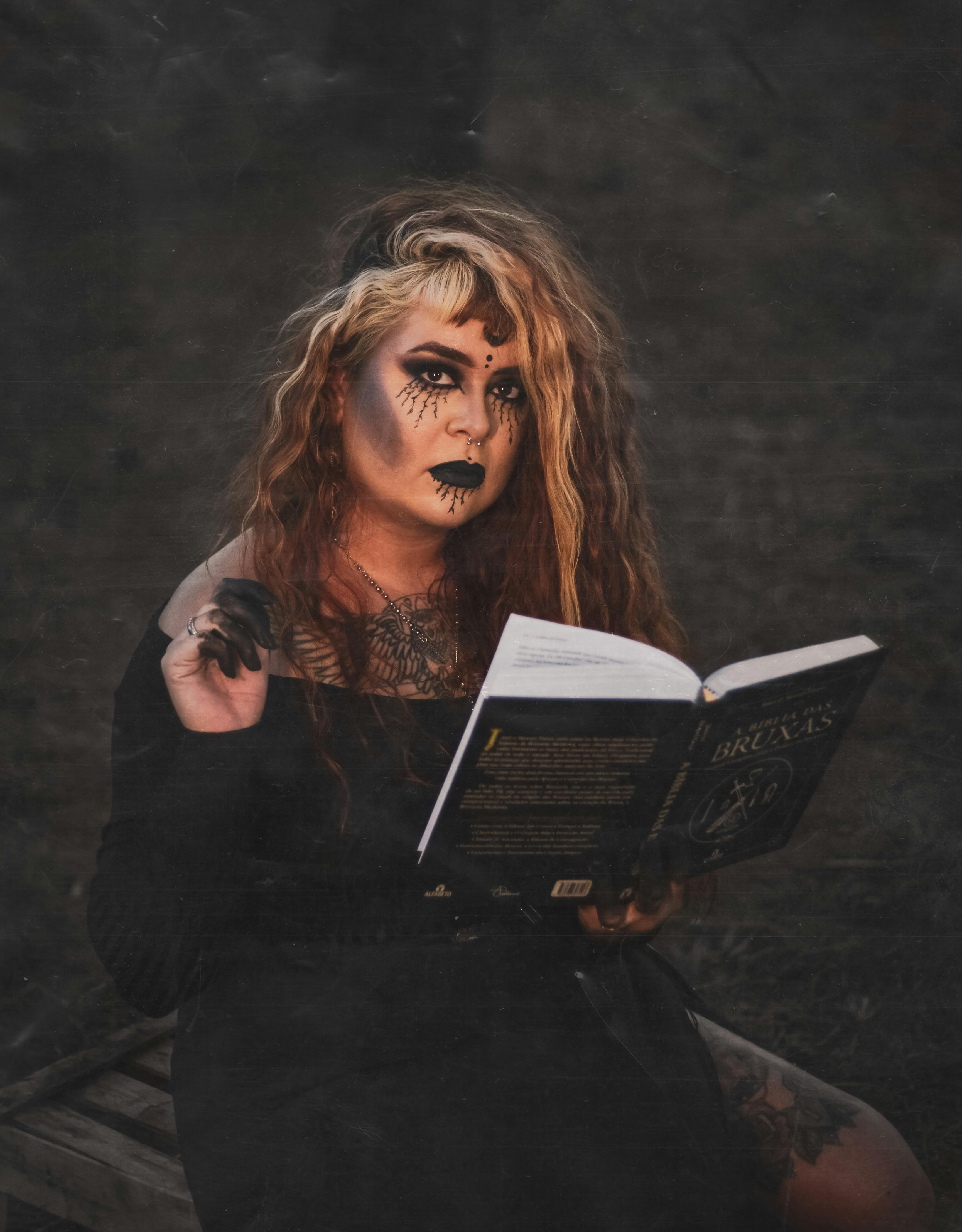 Creepy Books Photos, Download The BEST Free Creepy Books Stock Photos ...