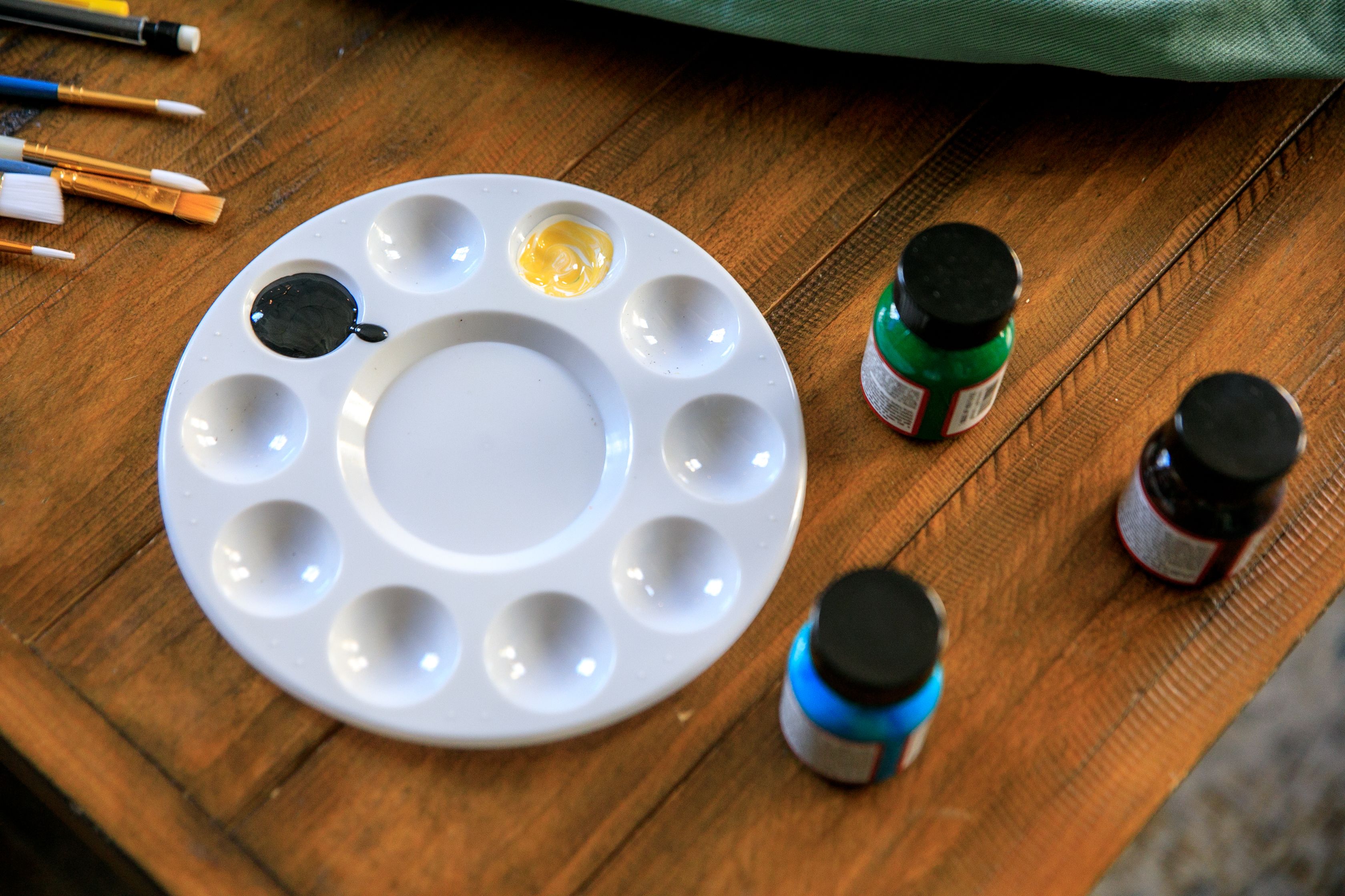 Artist Using Art Supplies · Free Stock Photo