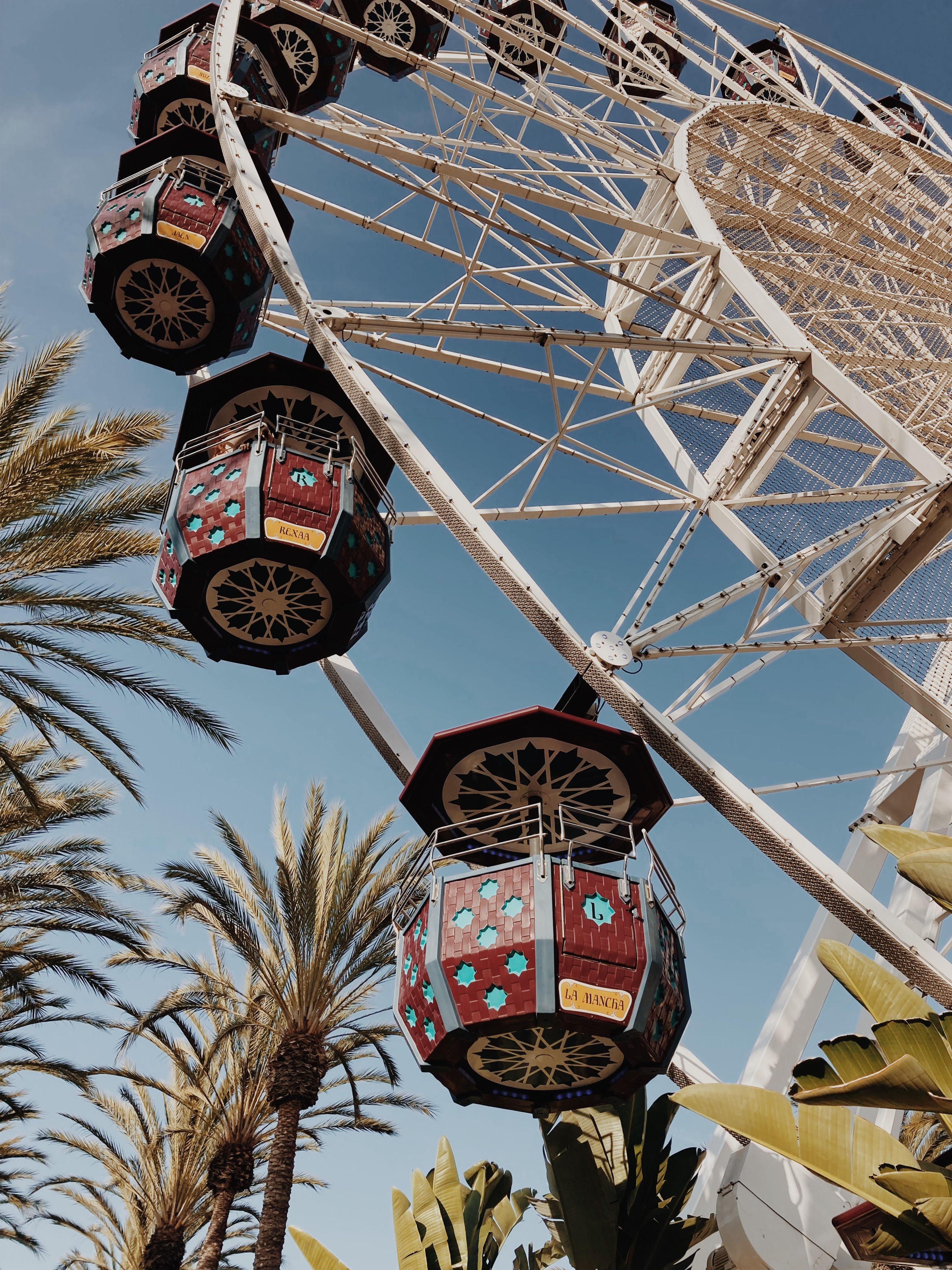 Amusement Park in the Desert · Free Stock Photo