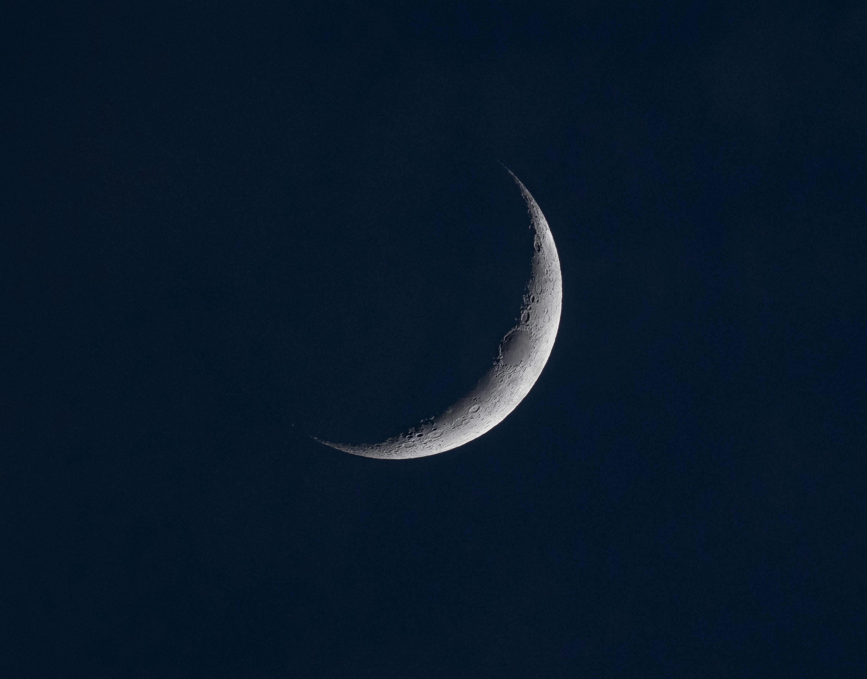 Crescent Moon in Dark Sky · Free Stock Photo