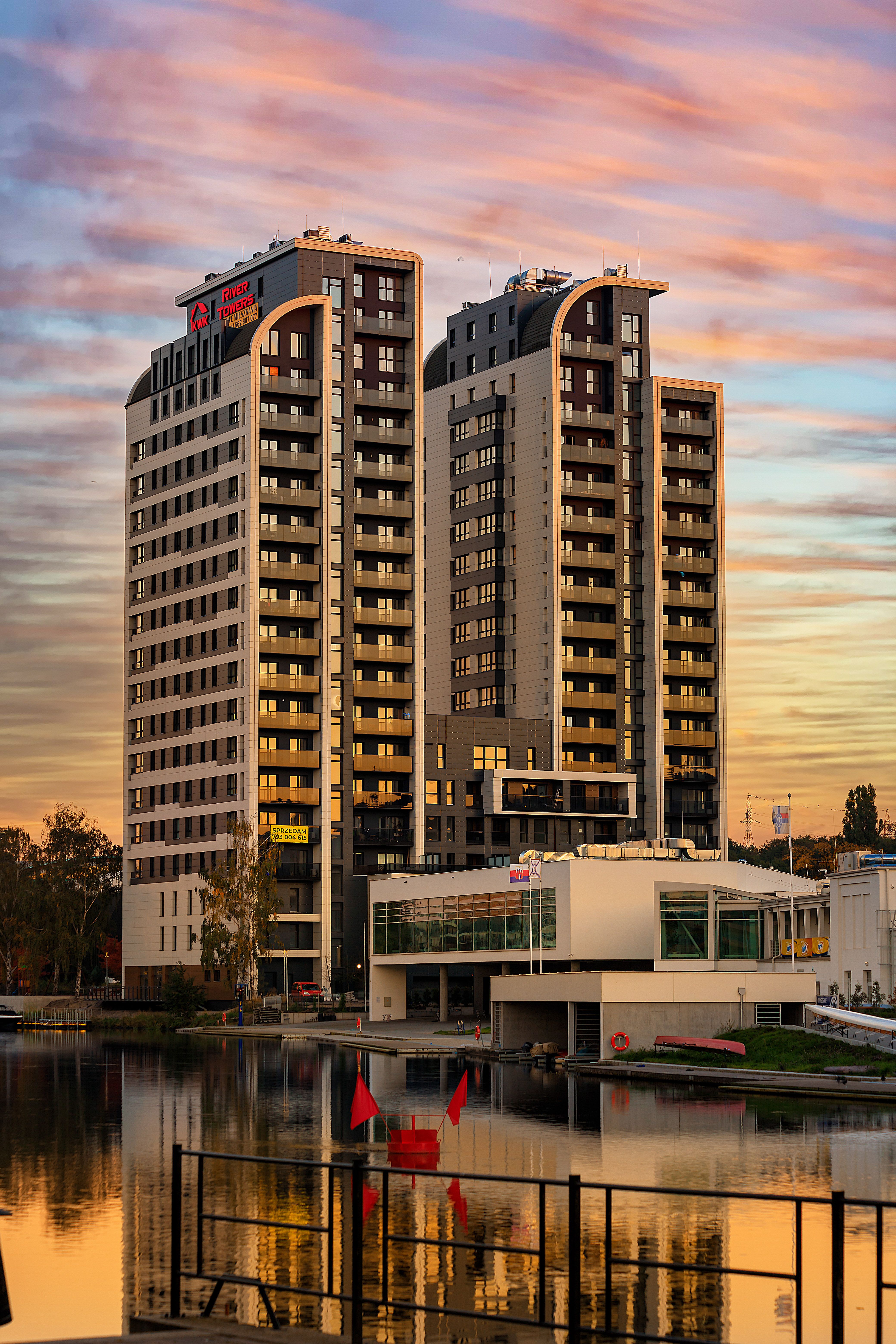 Beautiful Architectural Buildings near River · Free Stock Photo