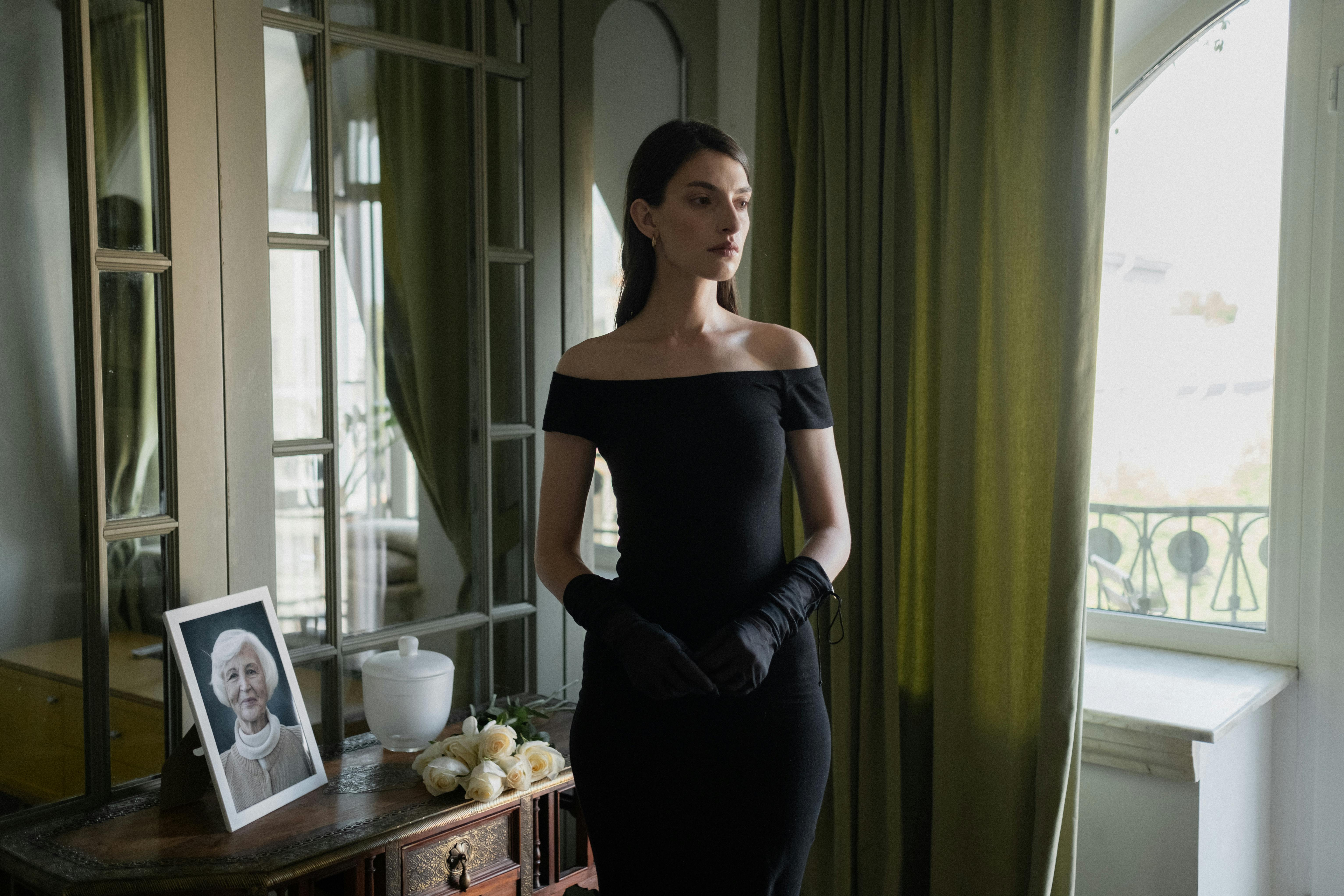 Woman Standing Photo Photos, Download The BEST Free Woman Standing ...