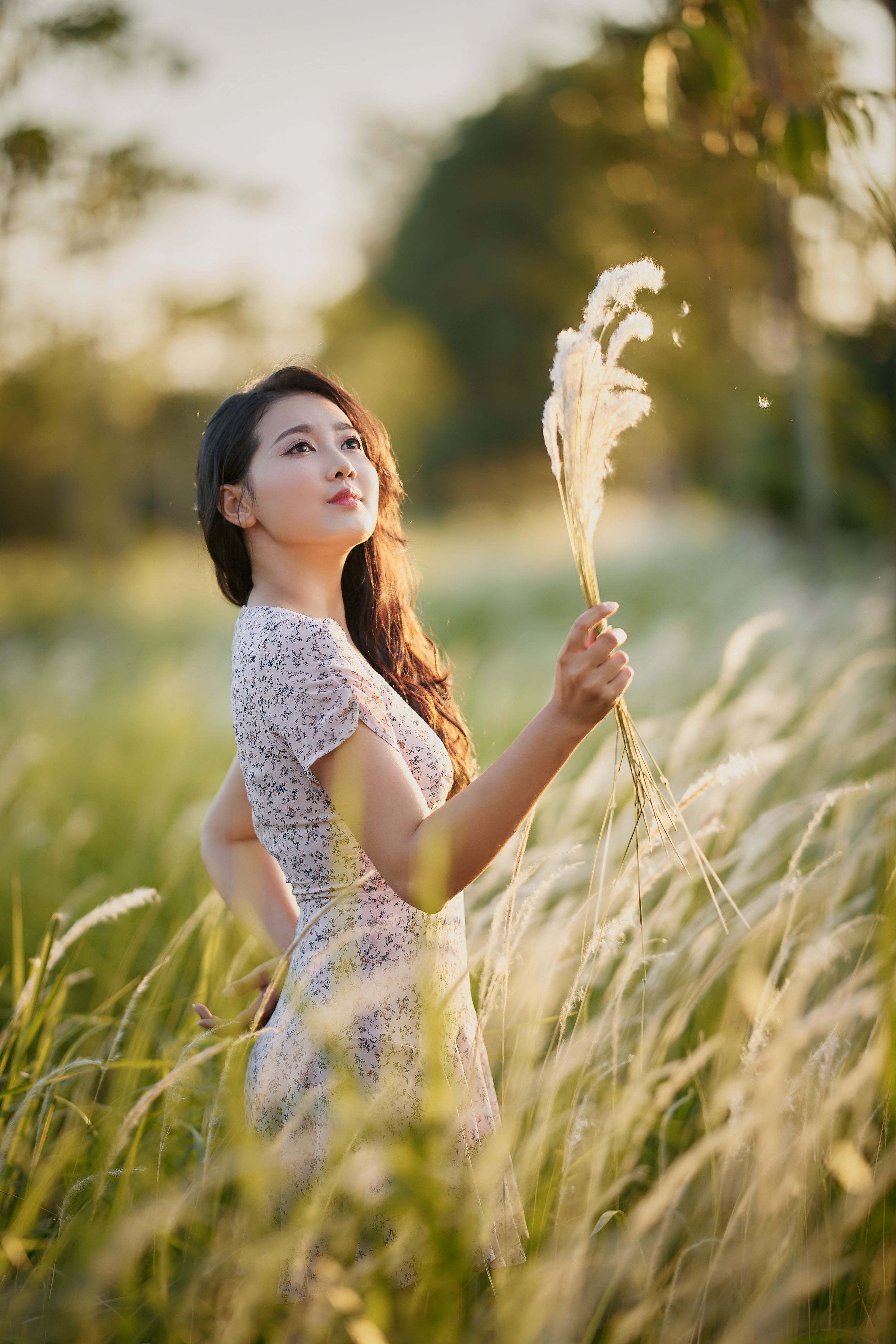 Beautiful Woman Looking Back · Free Stock Photo