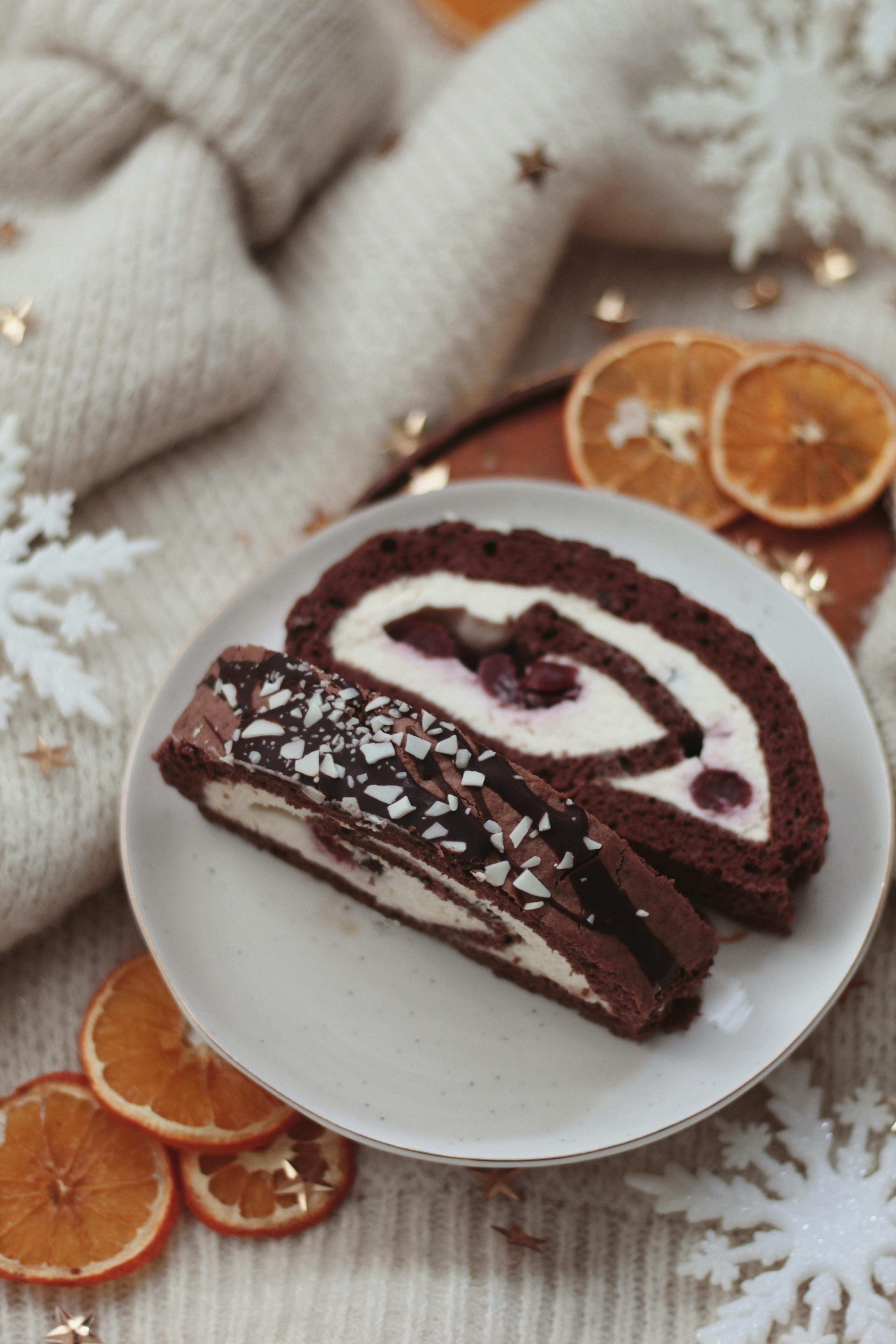 Close up on Triangular Cake with Sauce · Free Stock Photo