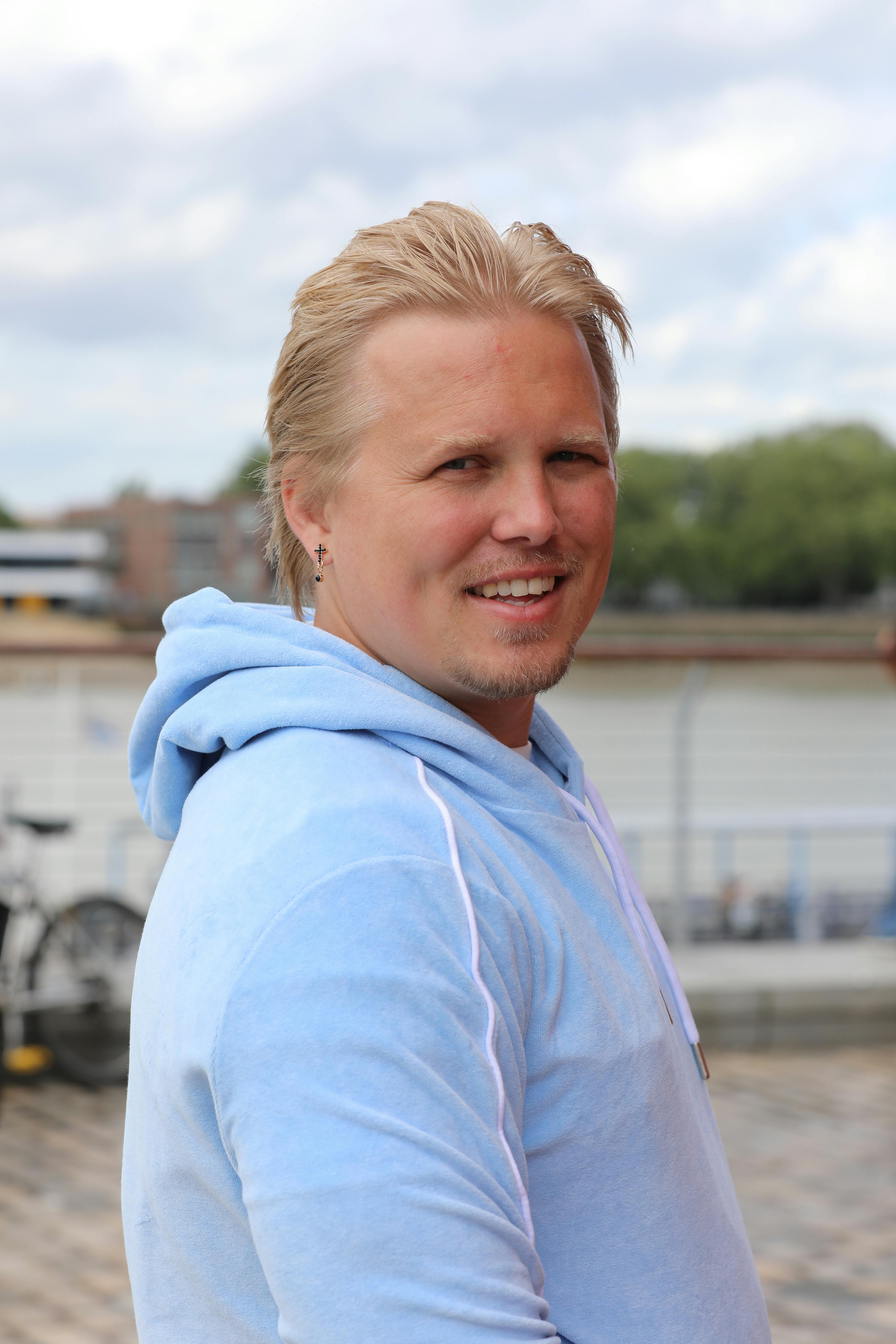 View Over Shoulder Photos, Download The BEST Free View Over Shoulder ...