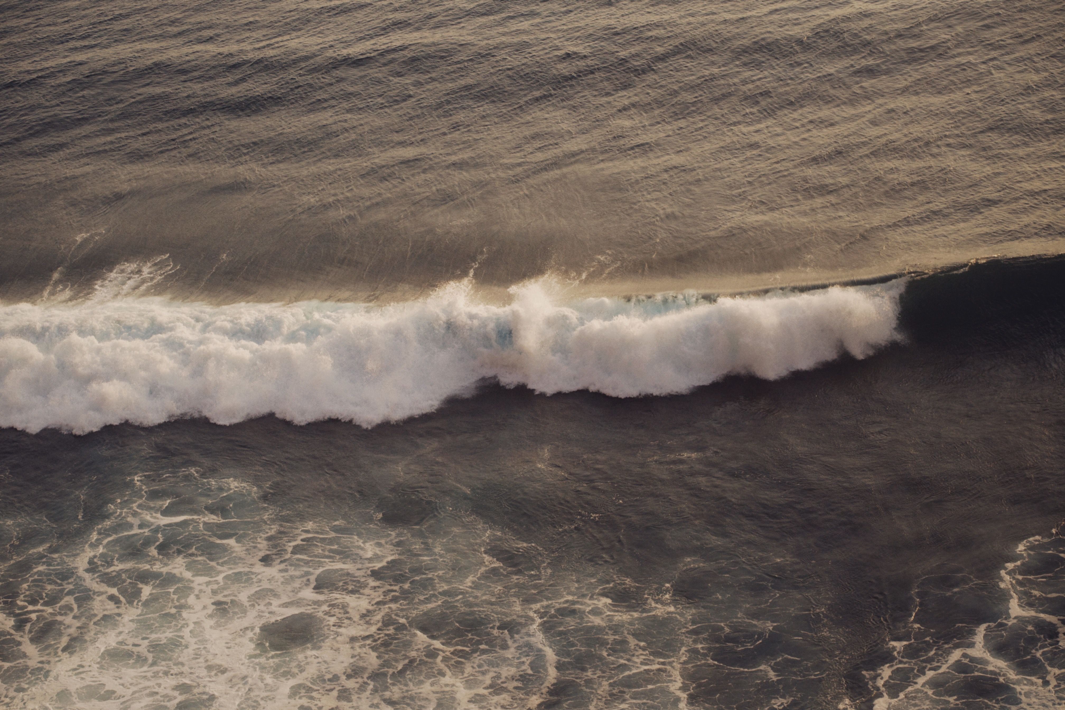 An Ocean Waves Crashing on Sea · Free Stock Photo