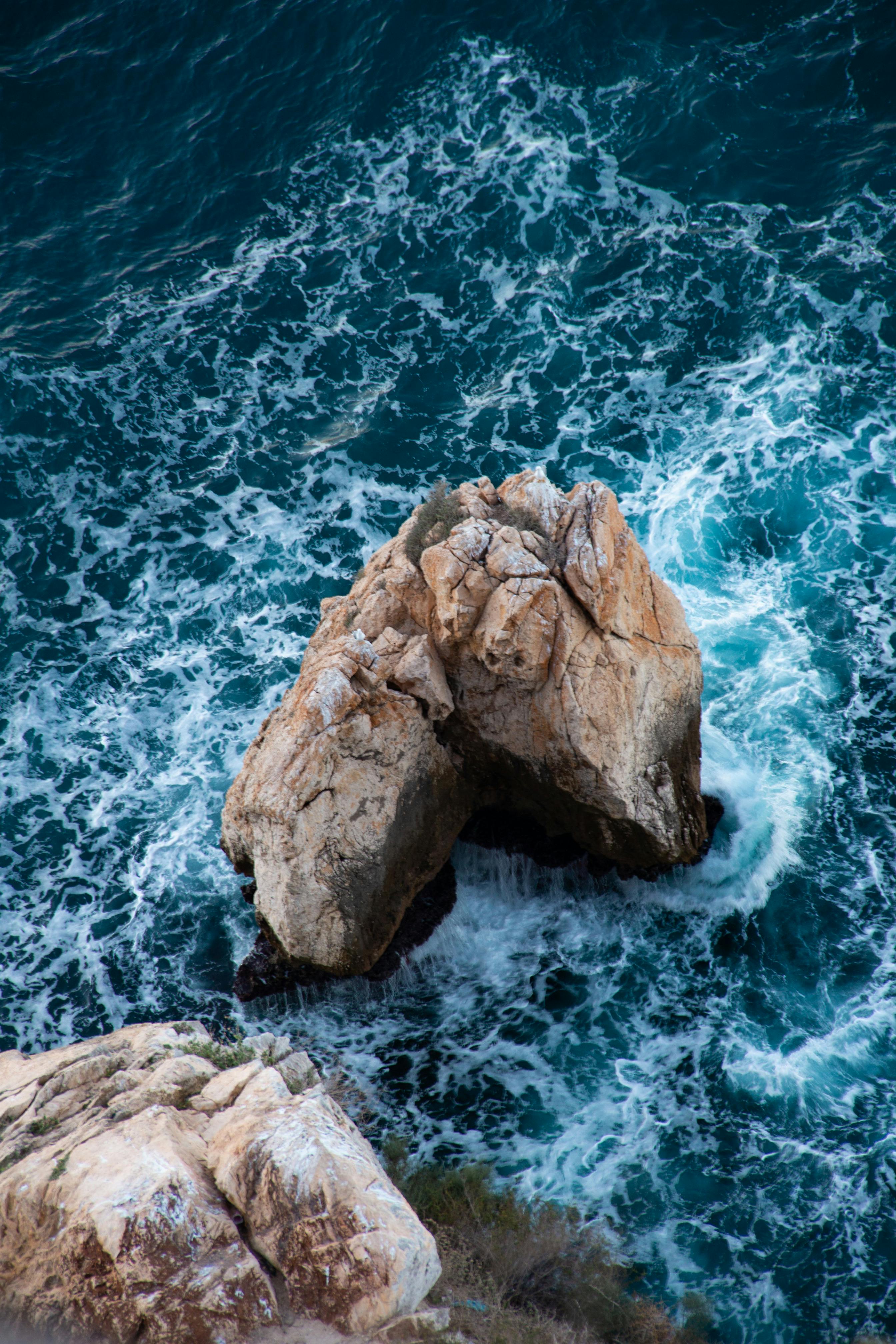 Sea Water forming Seafoams · Free Stock Photo