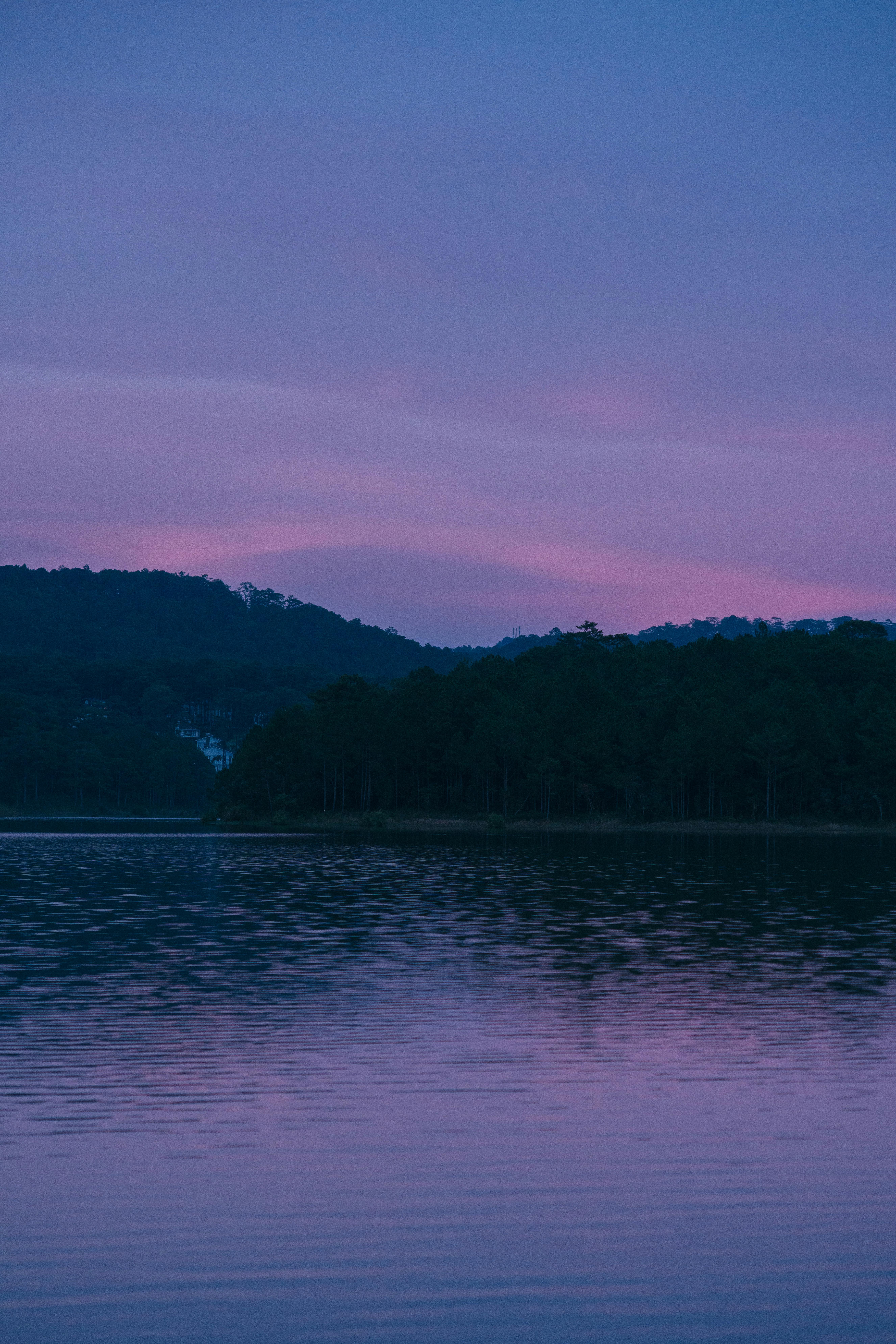 Lake at Dusk · Free Stock Photo