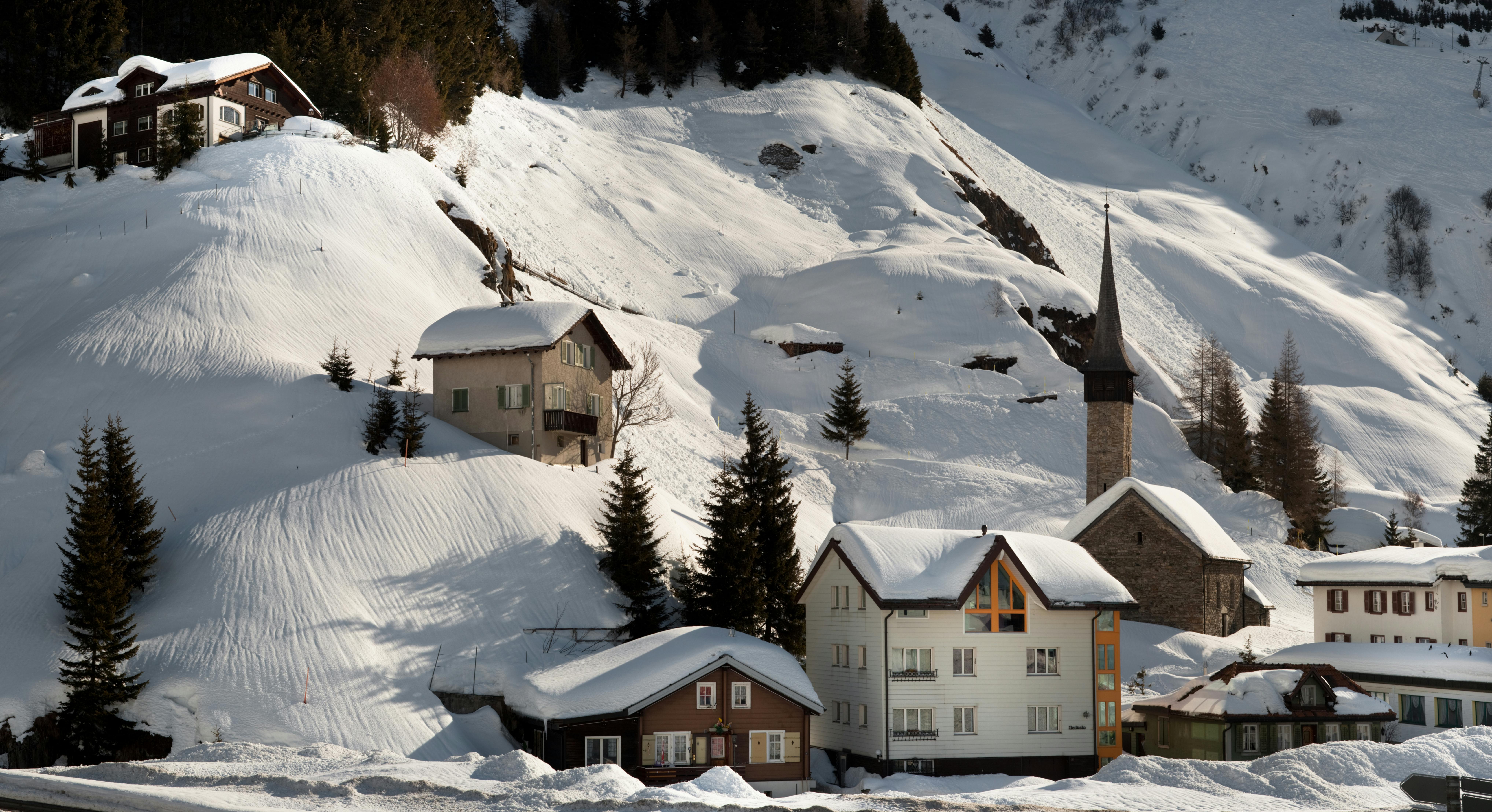 Triangular Vacation House in the Snow · Free Stock Photo