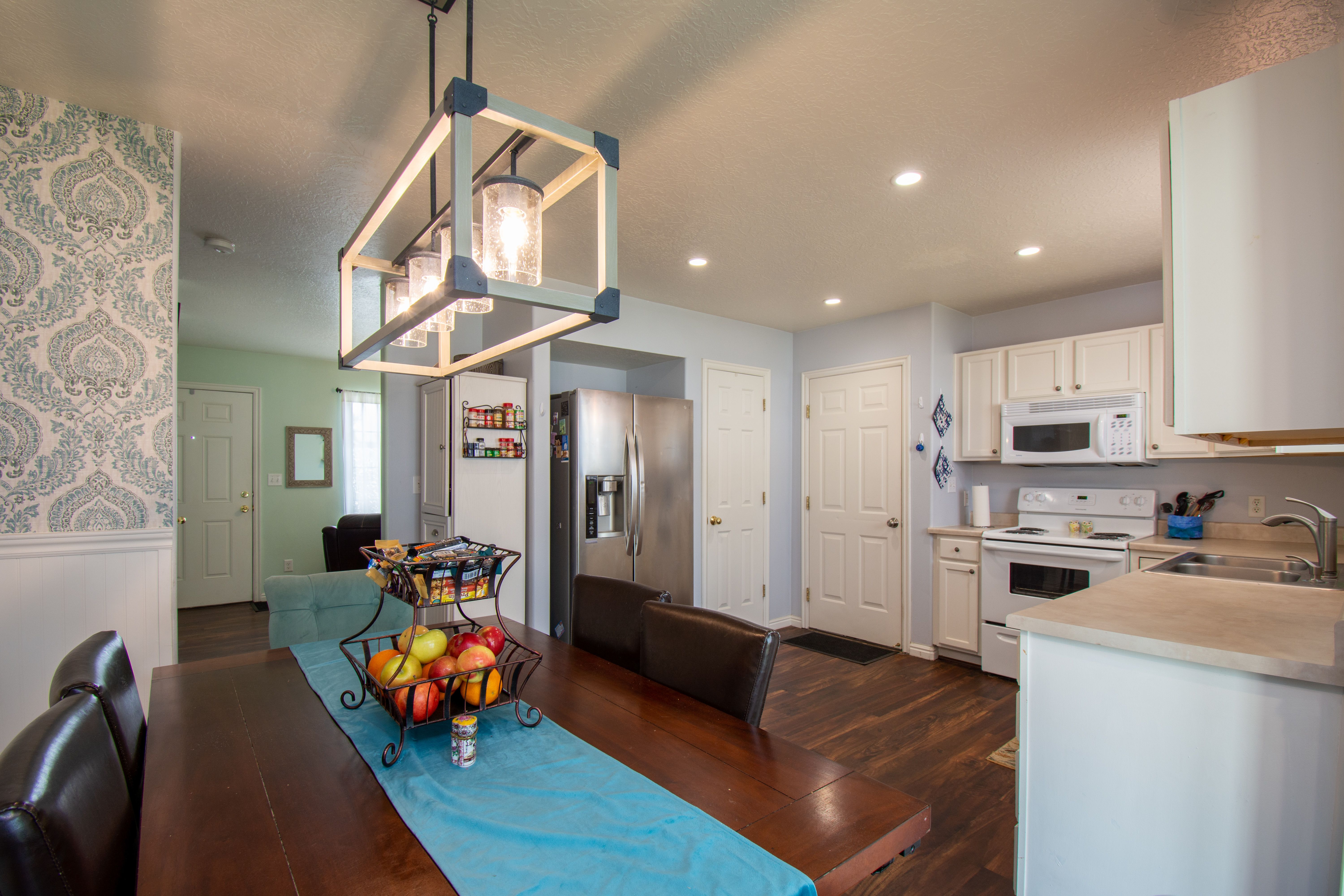 Tidy Kitchen of a Home · Free Stock Photo