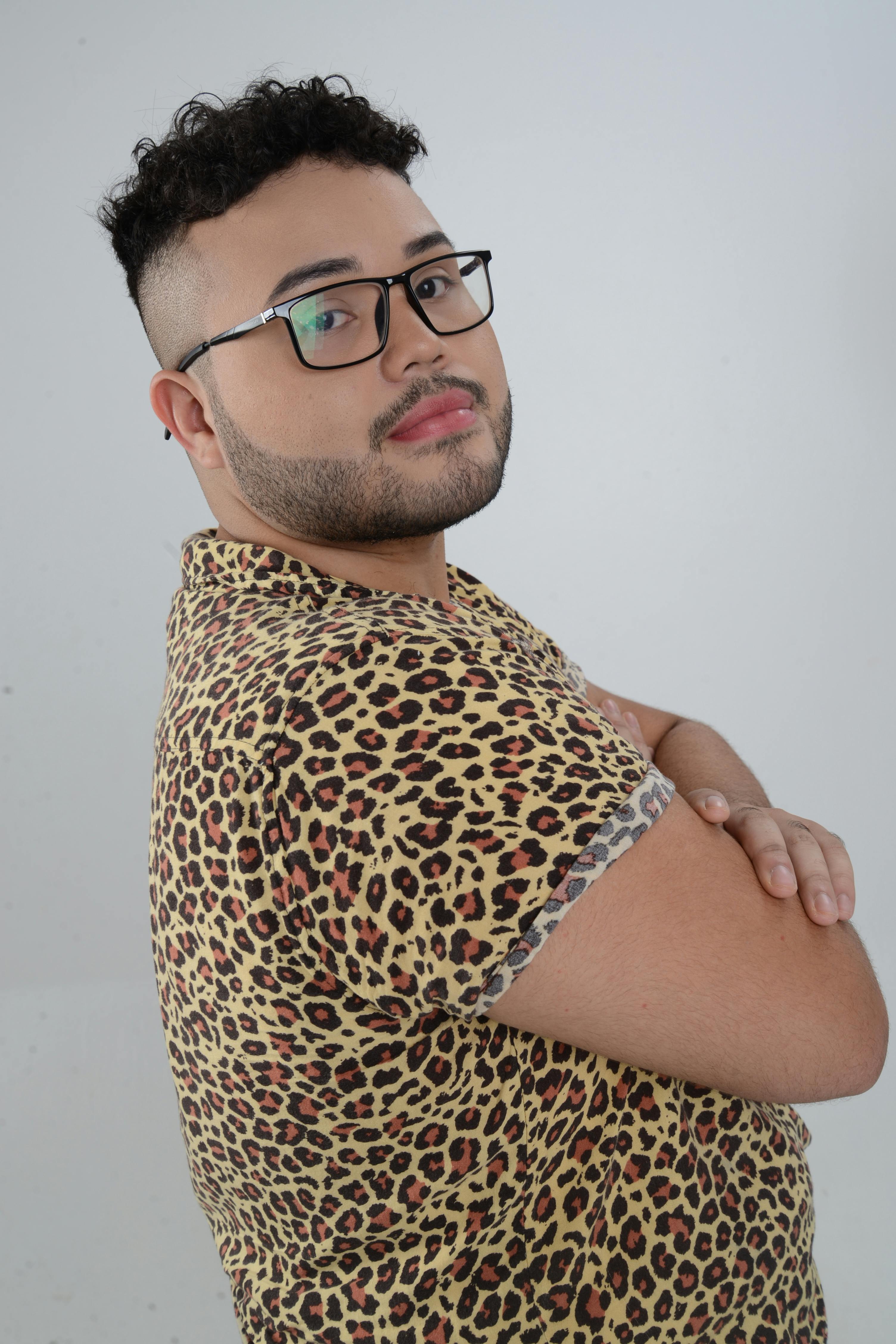 A Man in a Thawb · Free Stock Photo