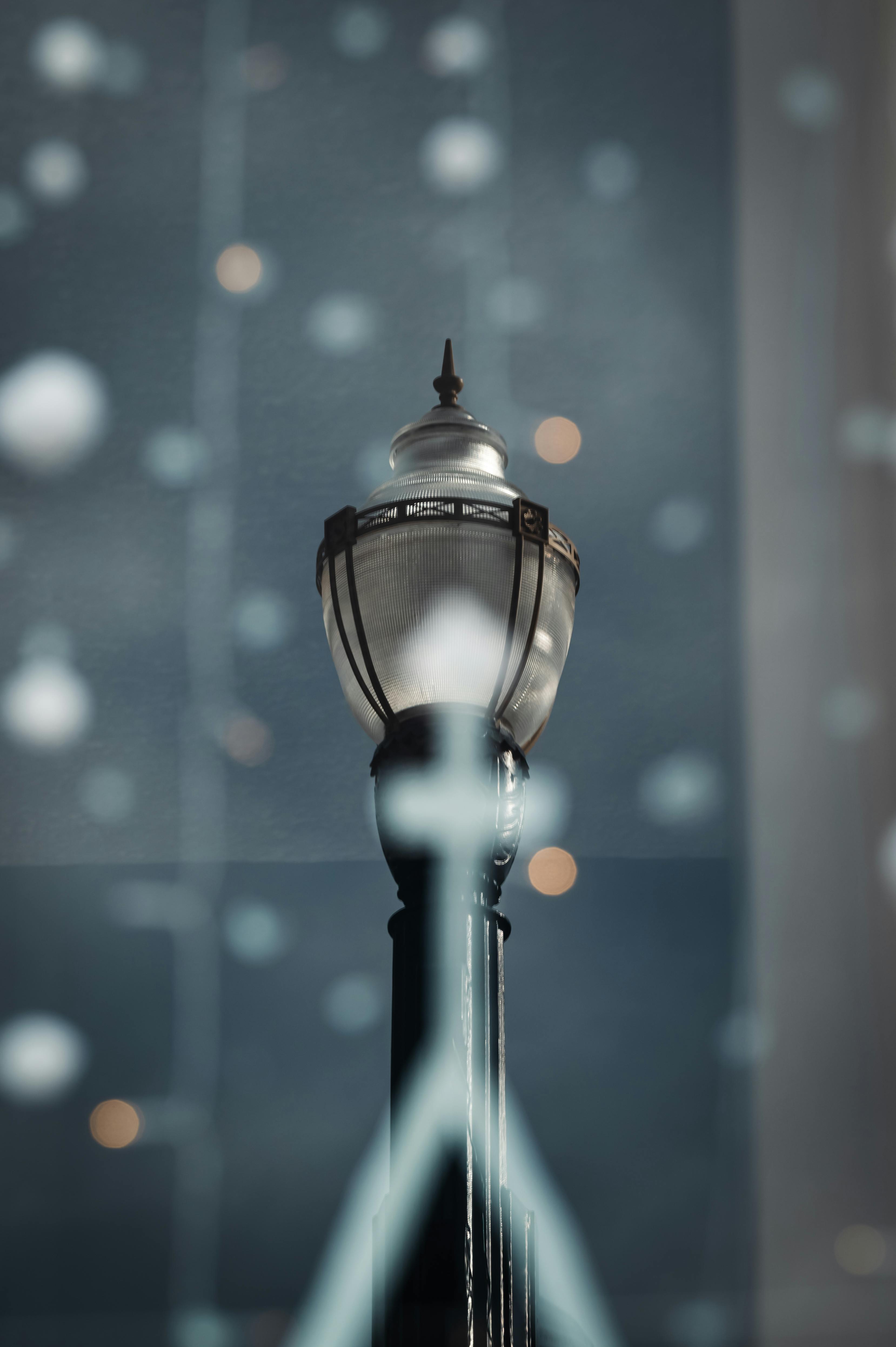 Close-up Photography of a Streetlight · Free Stock Photo