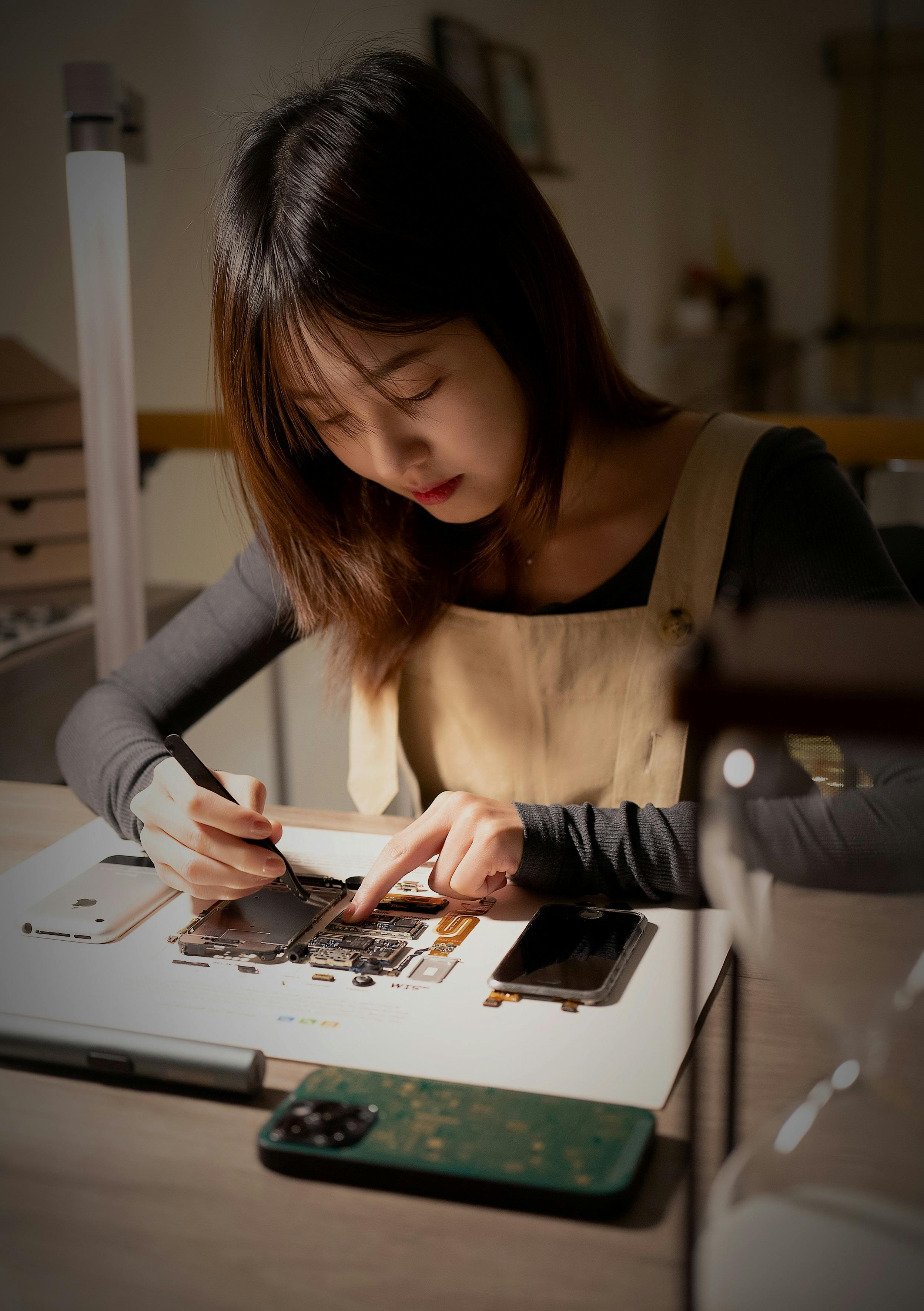 Black Android Smartphone on Table · Free Stock Photo