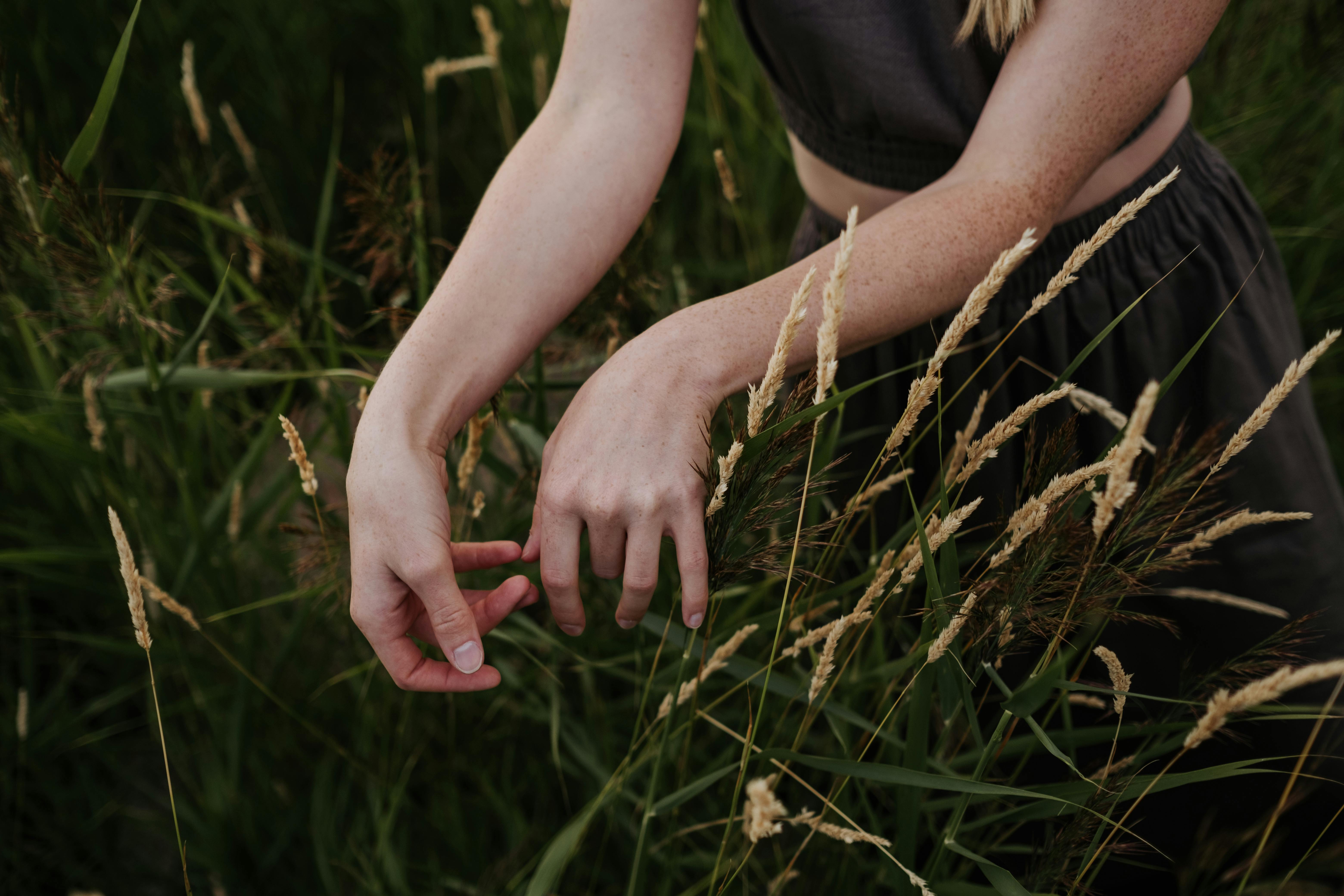 Woman's Hands Photos, Download The BEST Free Woman's Hands Stock Photos ...