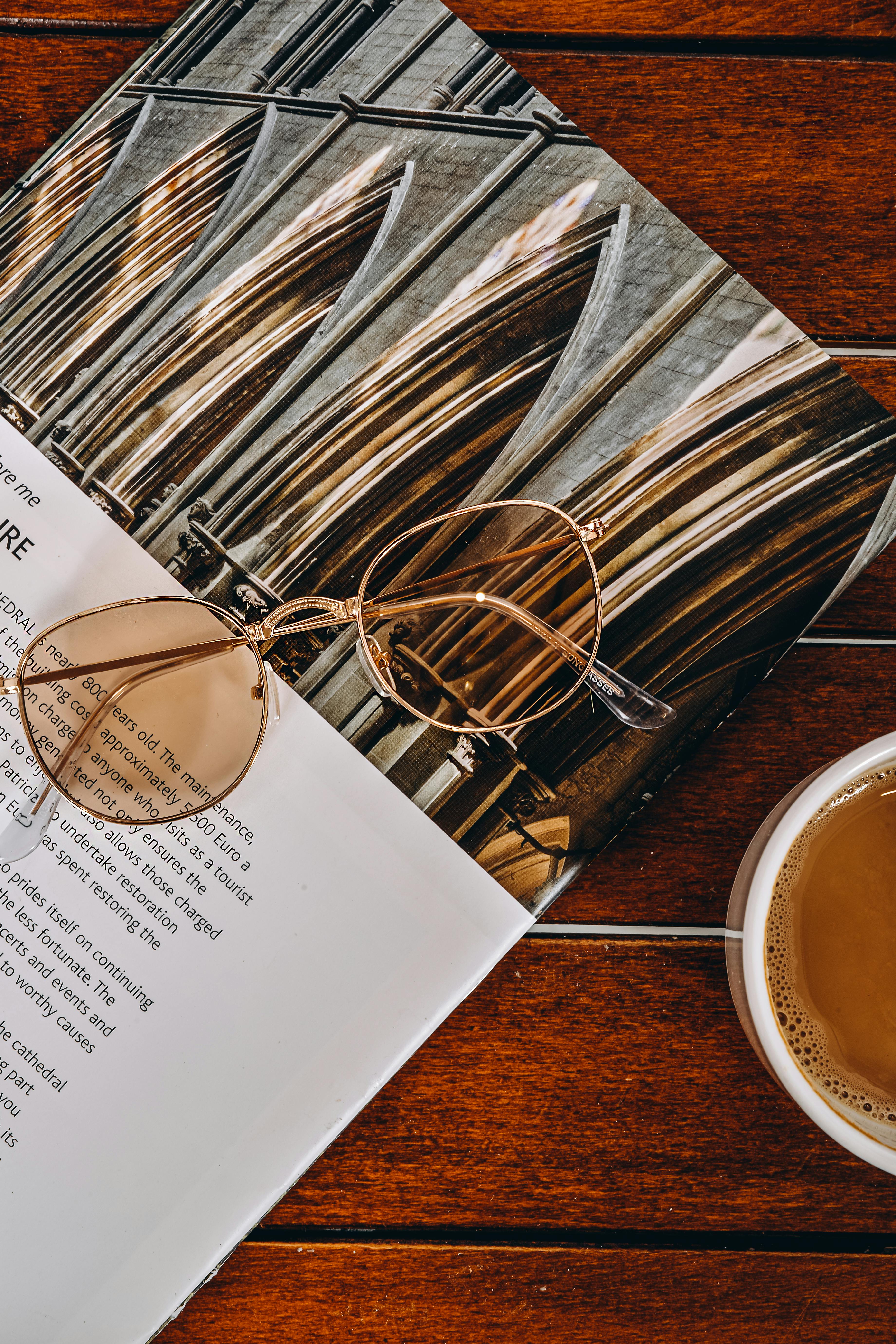 Wine glass & book · Free Stock Photo