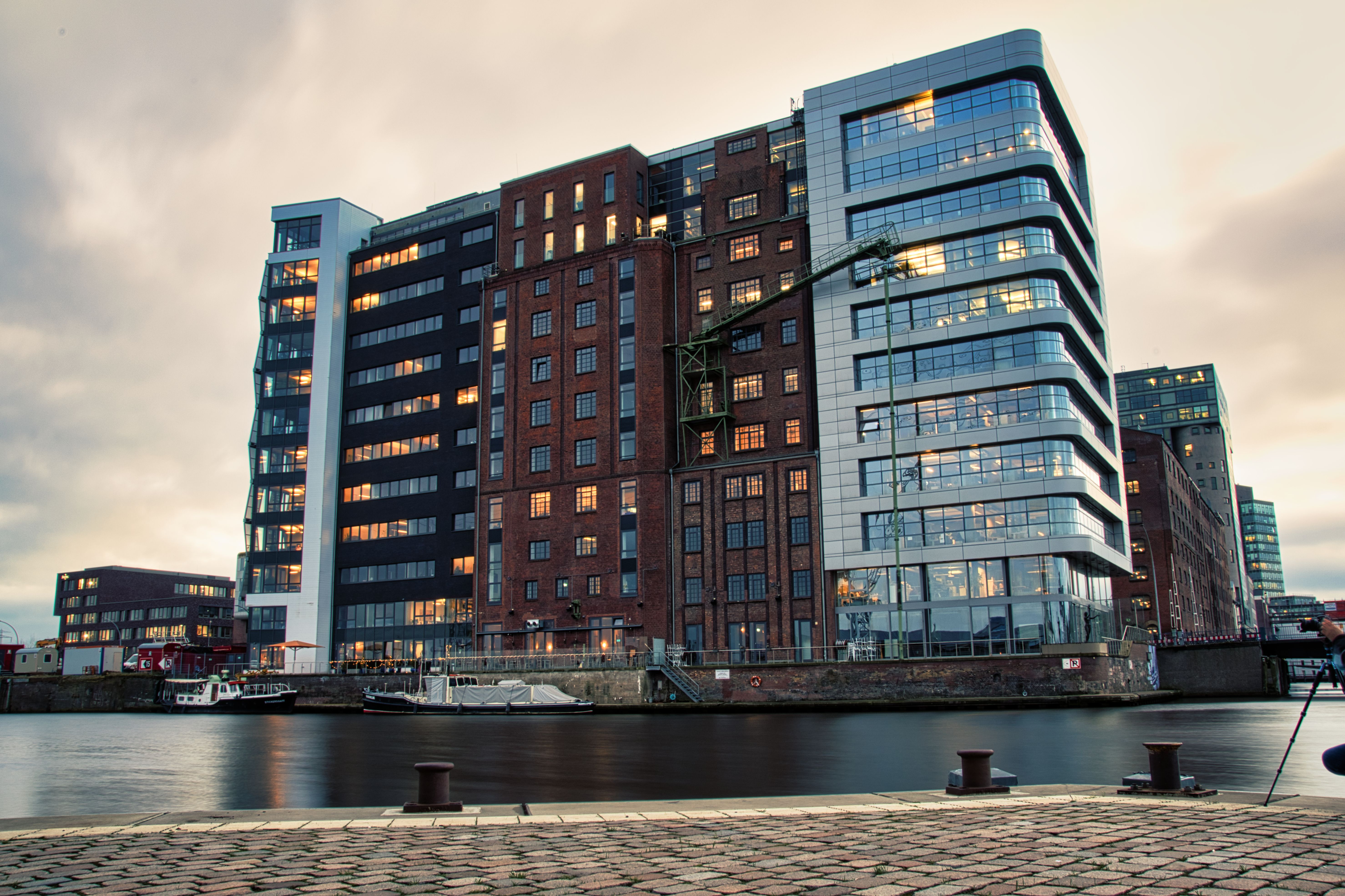 Buildings in front of River · Free Stock Photo