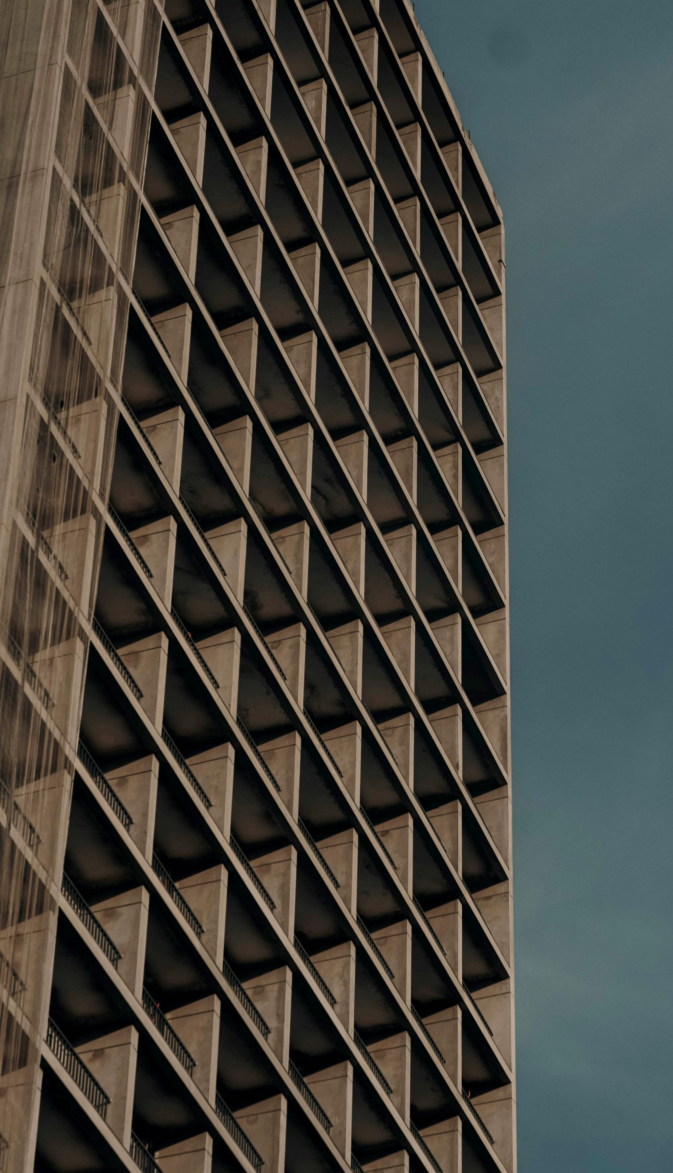 Building with Balconies · Free Stock Photo