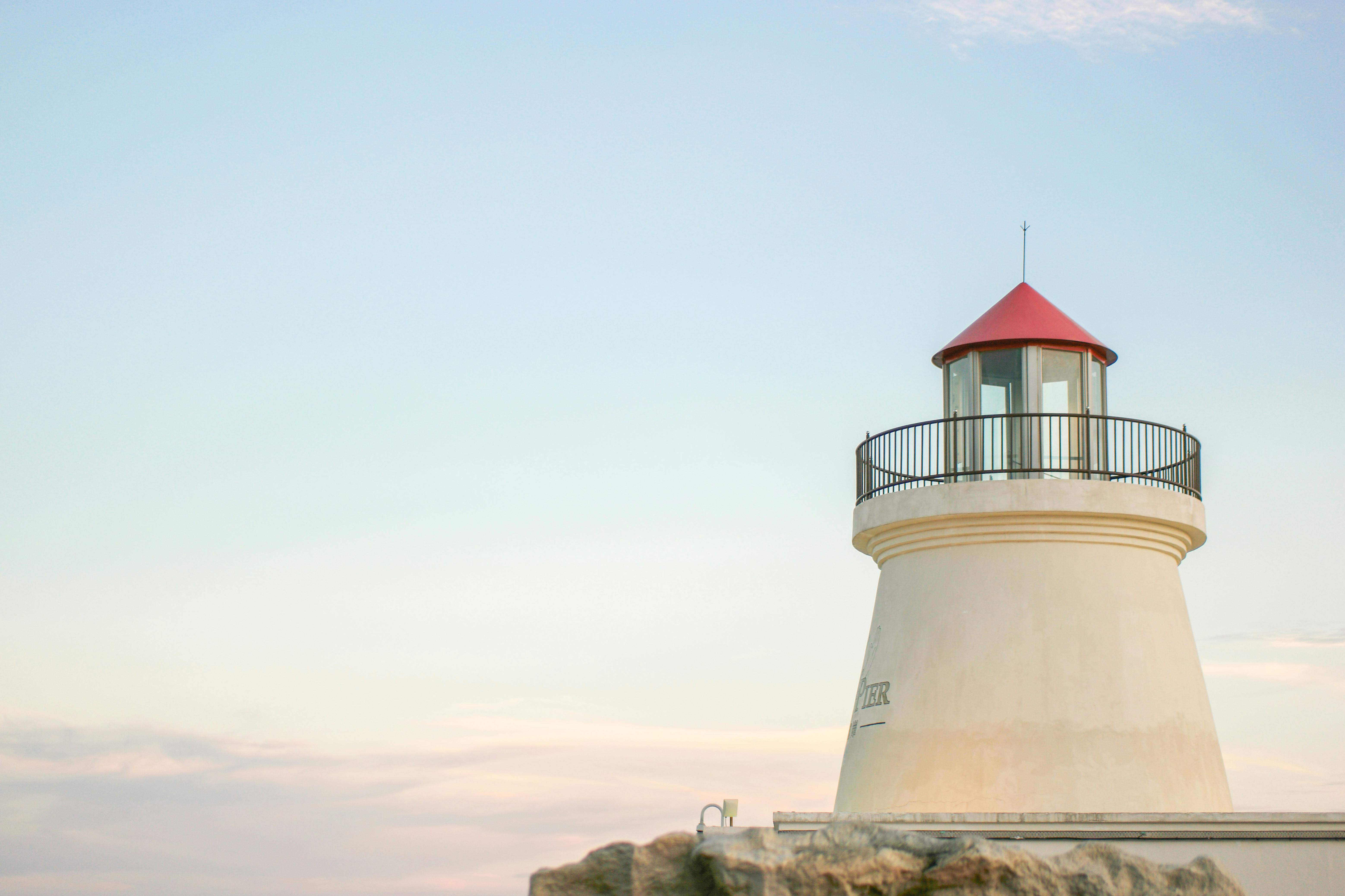 White and Red Lighthouse · Free Stock Photo