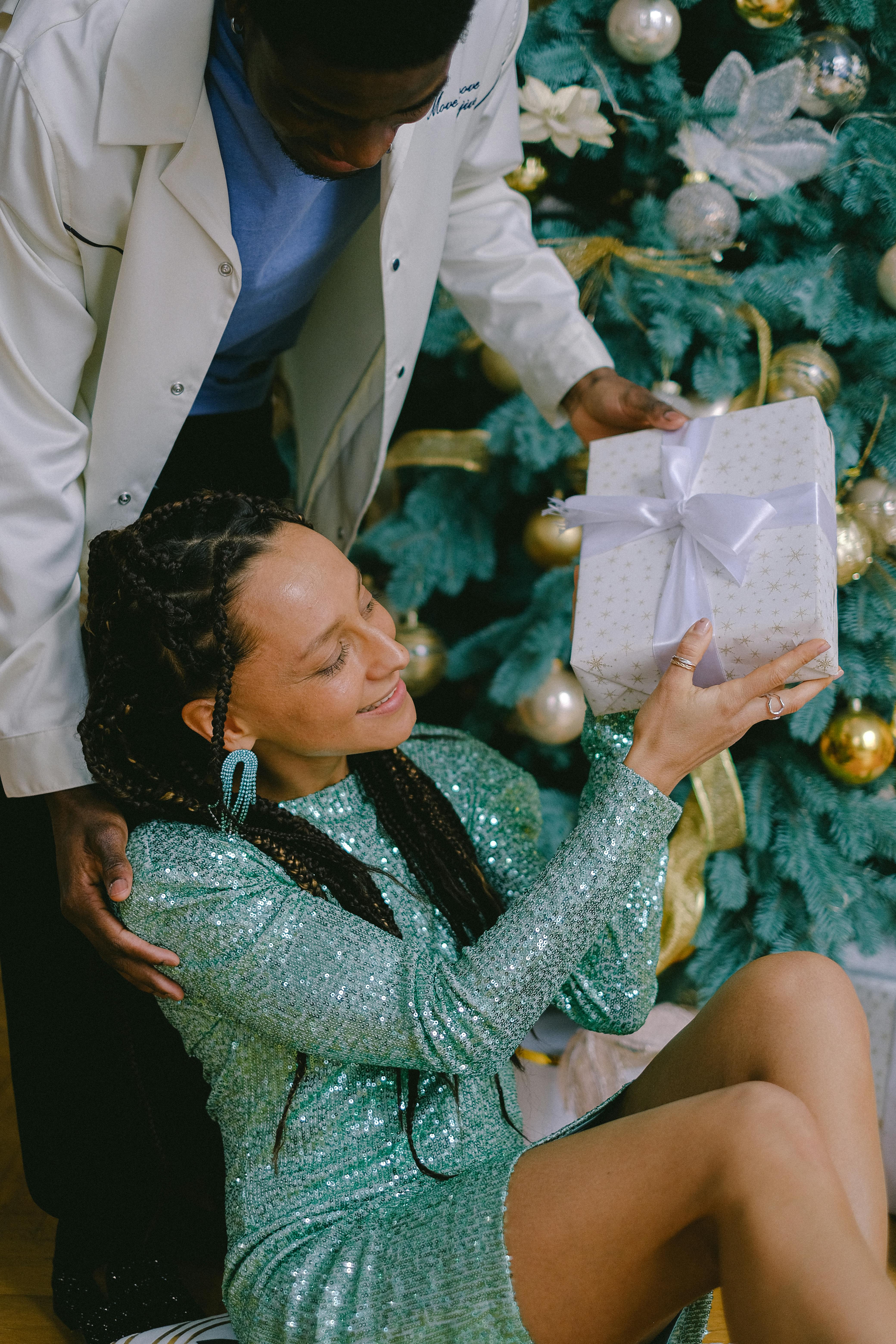 Couple Gift Photos, Download The BEST Free Couple Gift Stock Photos ...