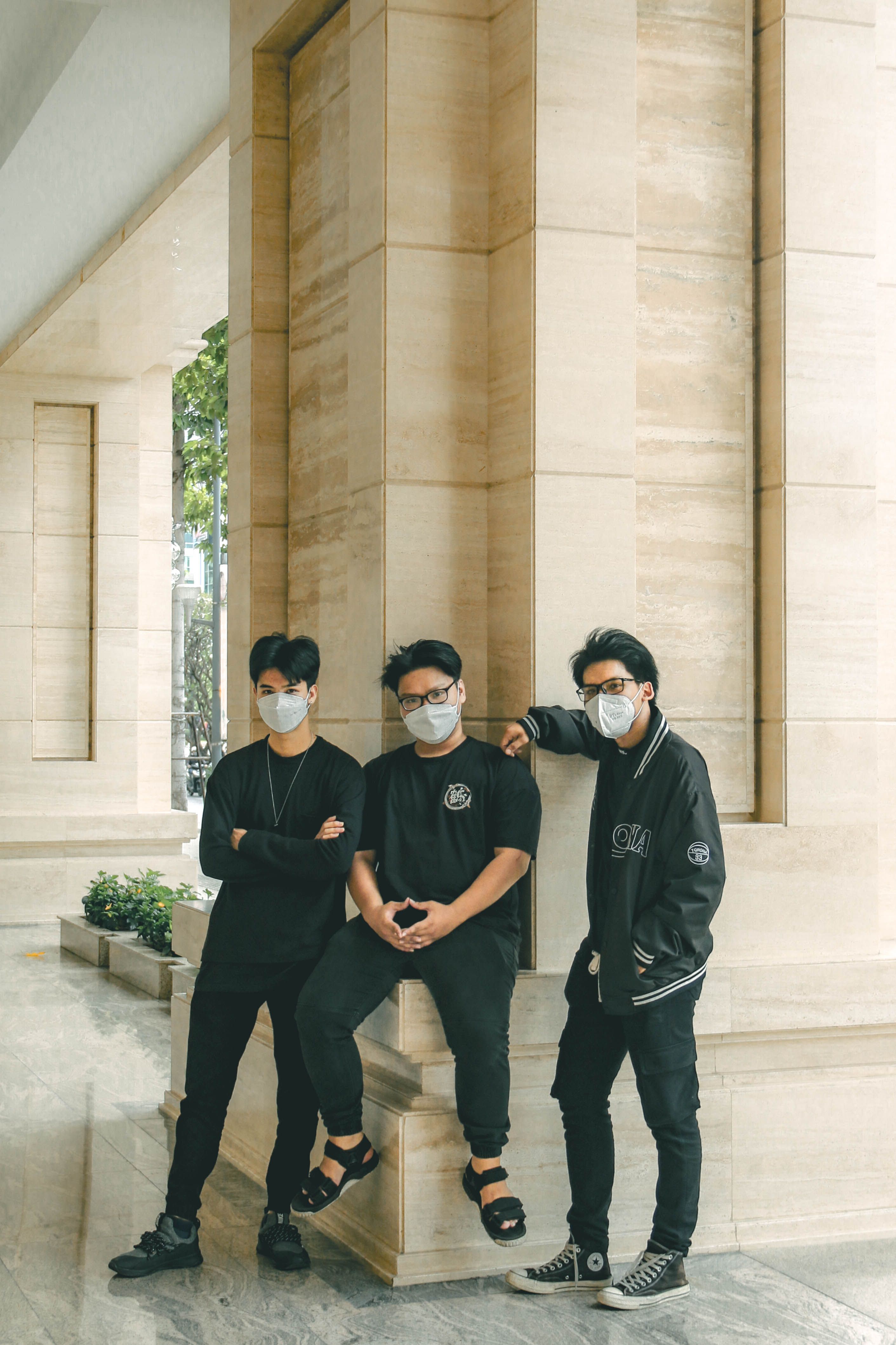 People at the Park Wearing Face Masks · Free Stock Photo