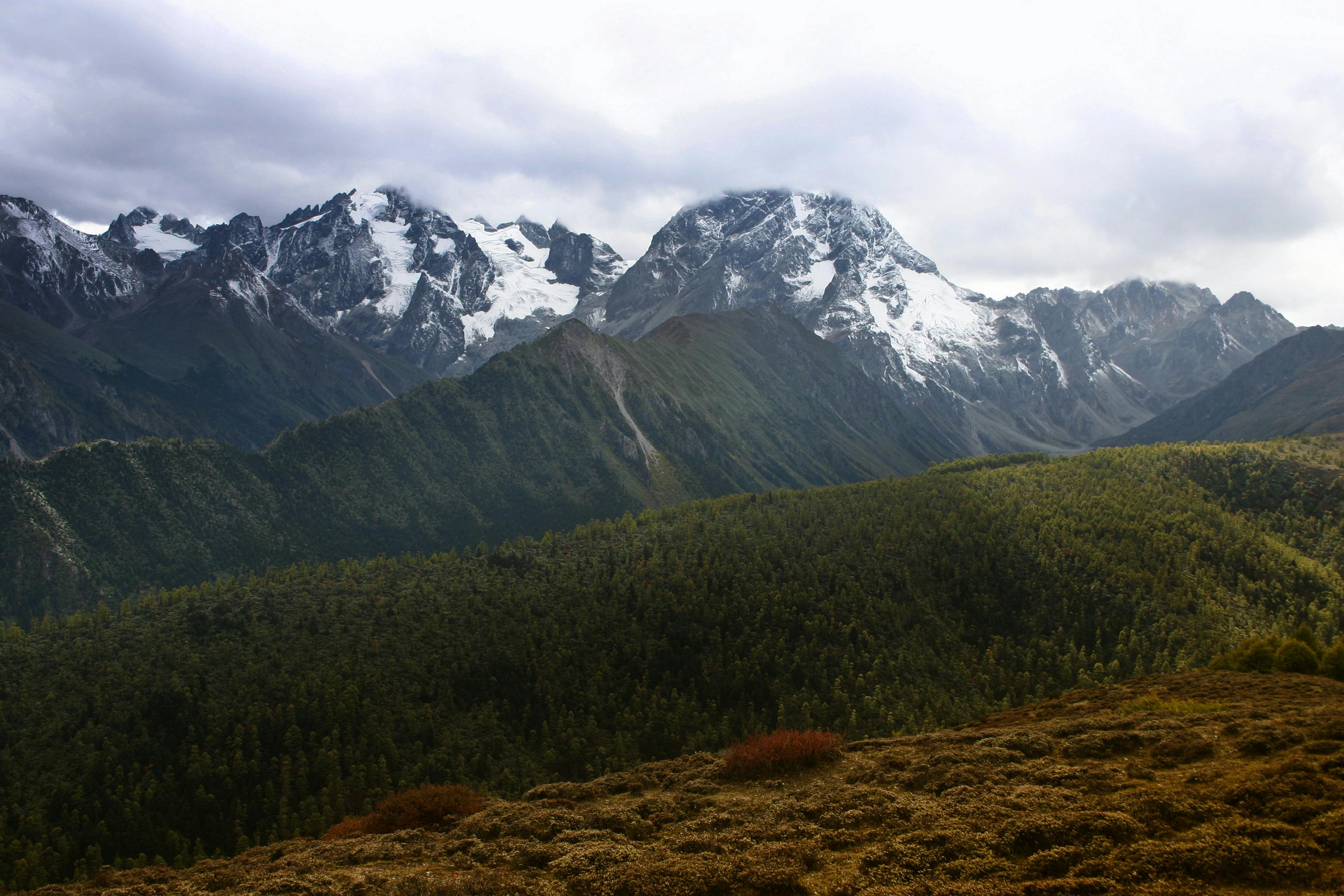Mountain With Snow Caps · Free Stock Photo