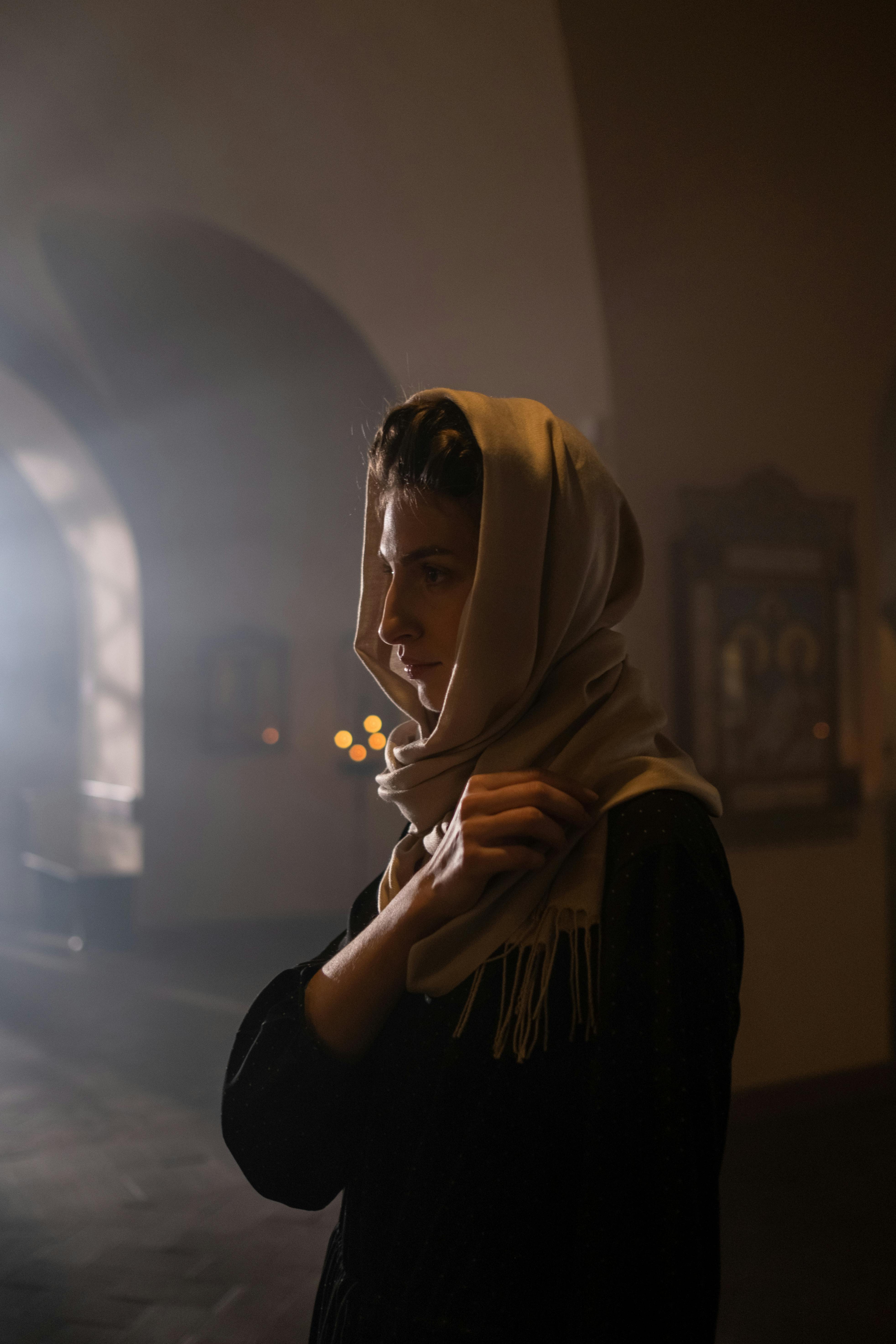 Scarf Covering Face Photos, Download The BEST Free Scarf Covering Face ...