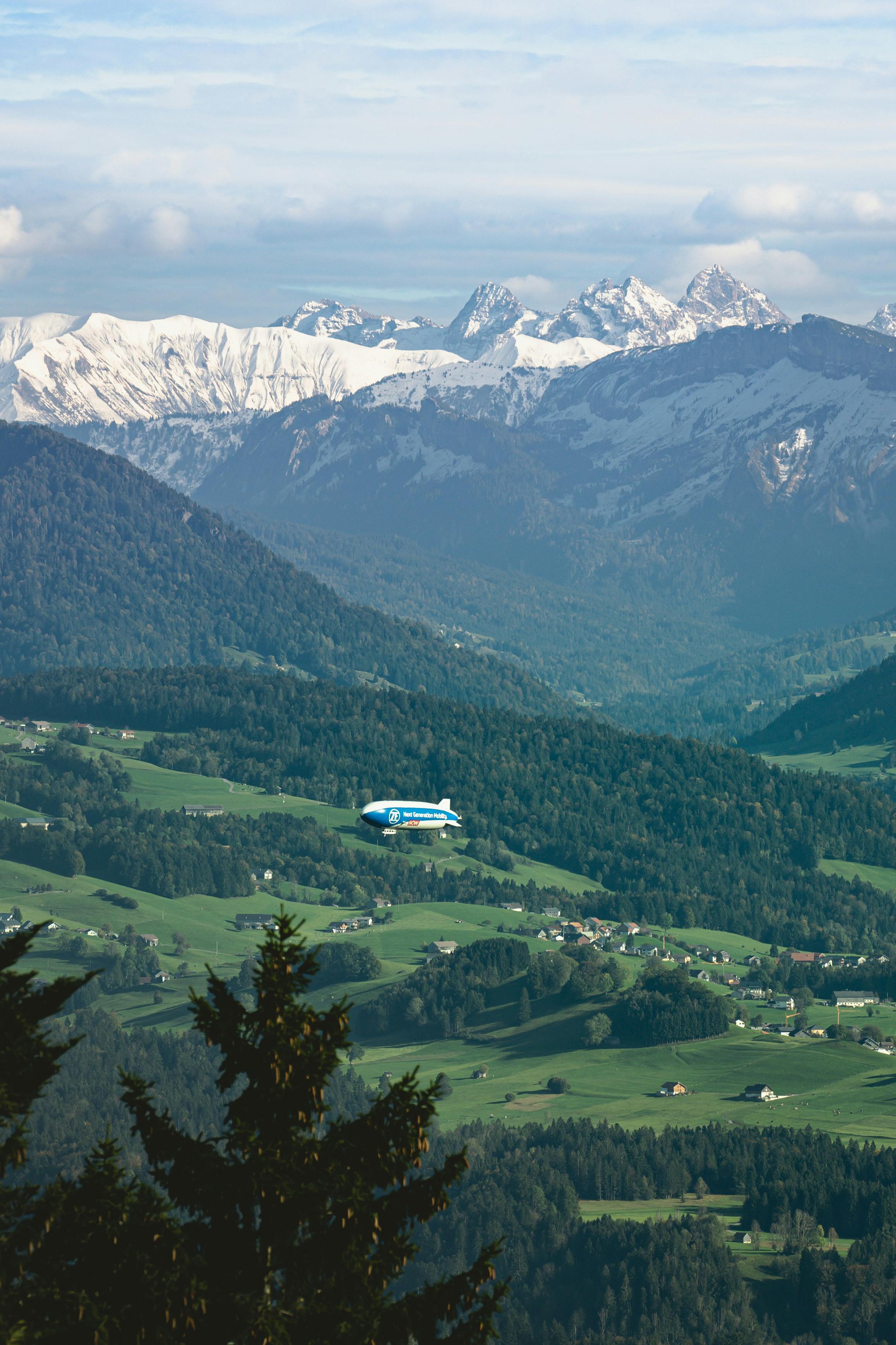 Blimp Photos, Download The BEST Free Blimp Stock Photos & HD Images