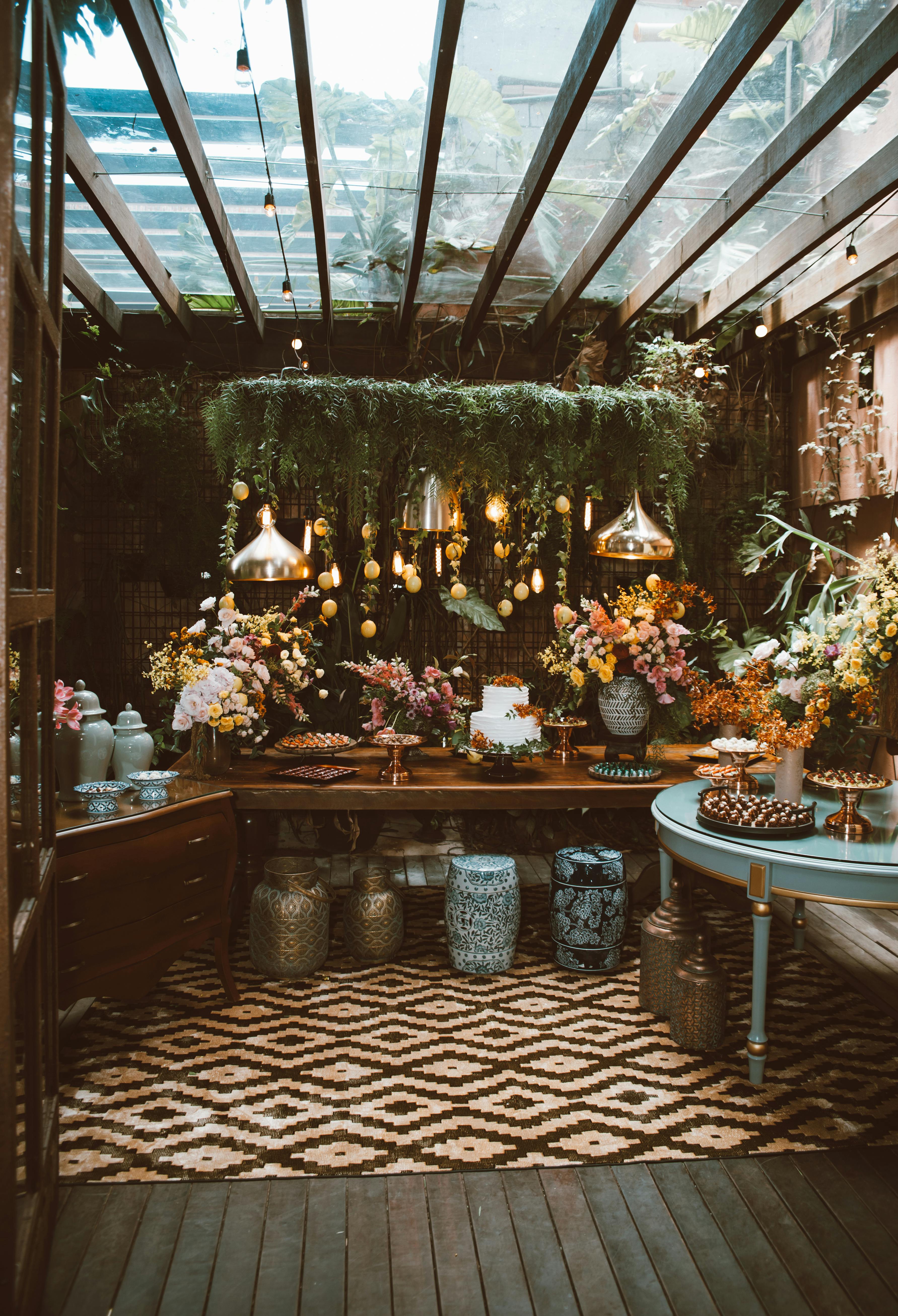 Interior Full of Flowers and Vases · Free Stock Photo
