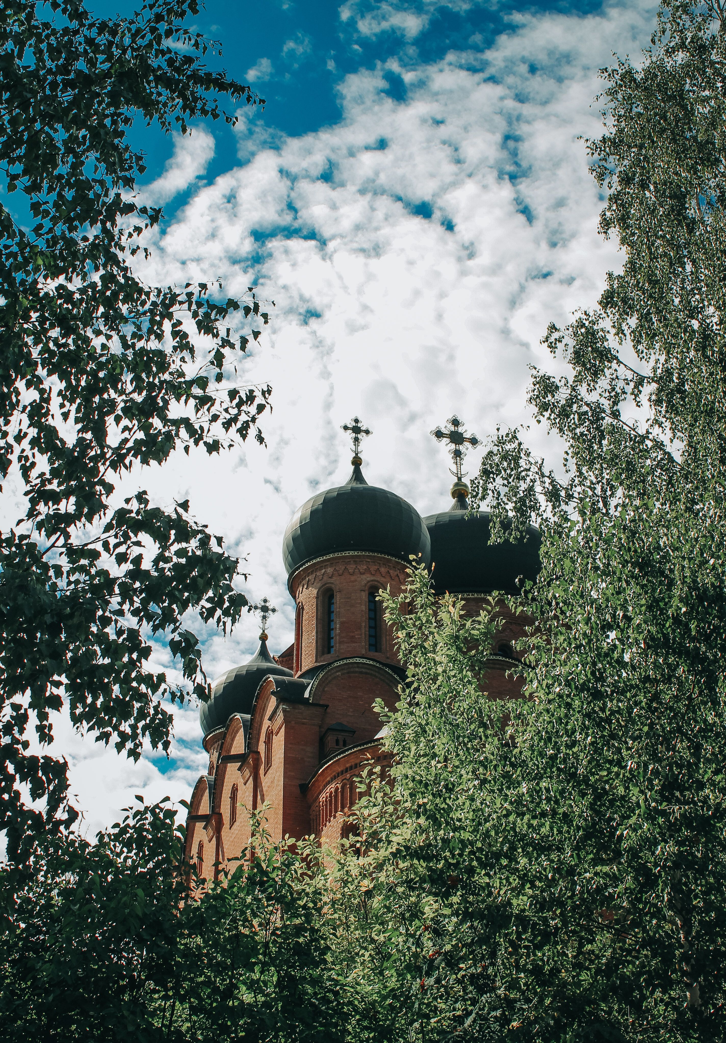 Church Under Cloudy Sky · Free Stock Photo