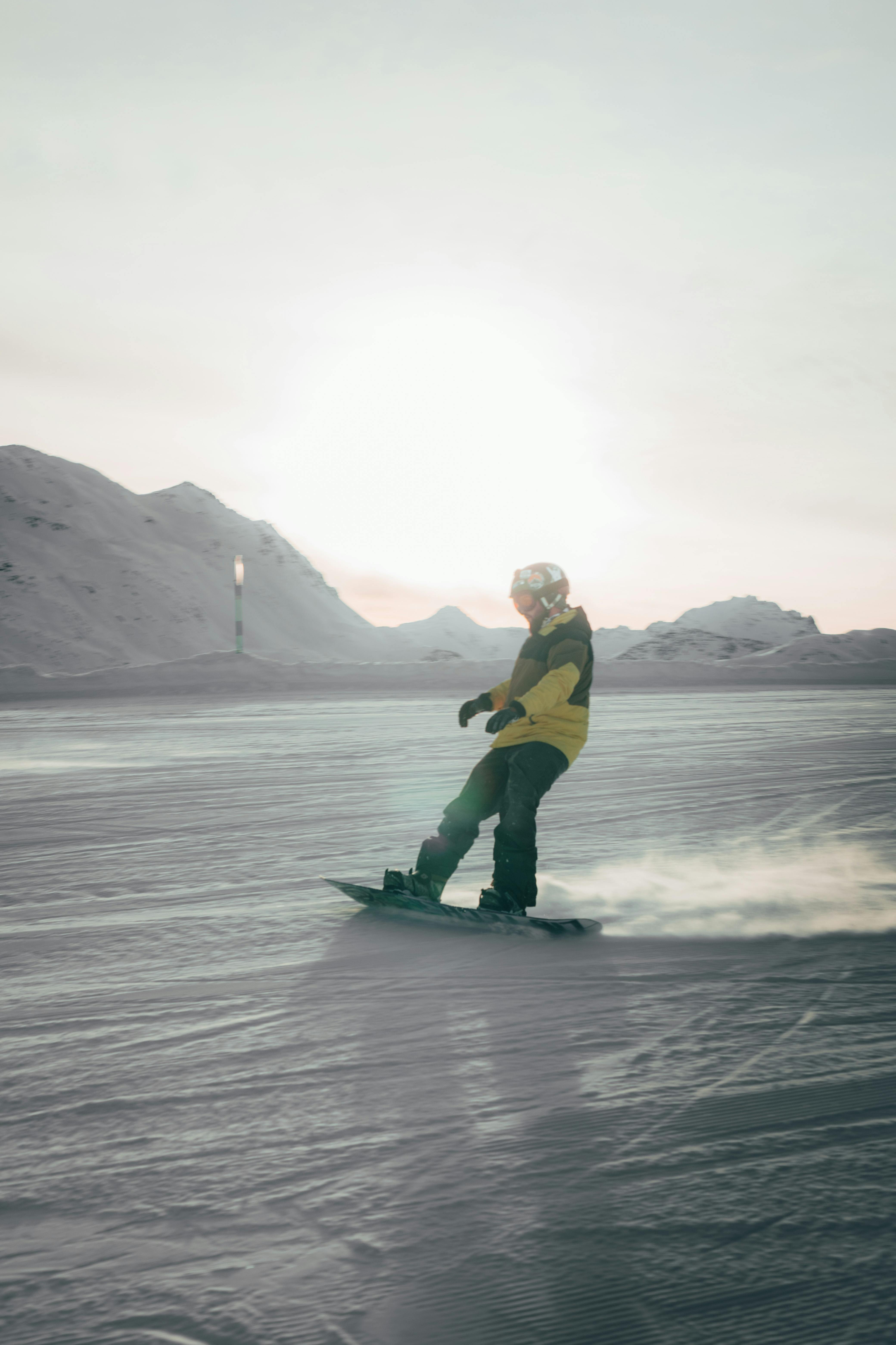 Person Snowboarding in Snow · Free Stock Photo
