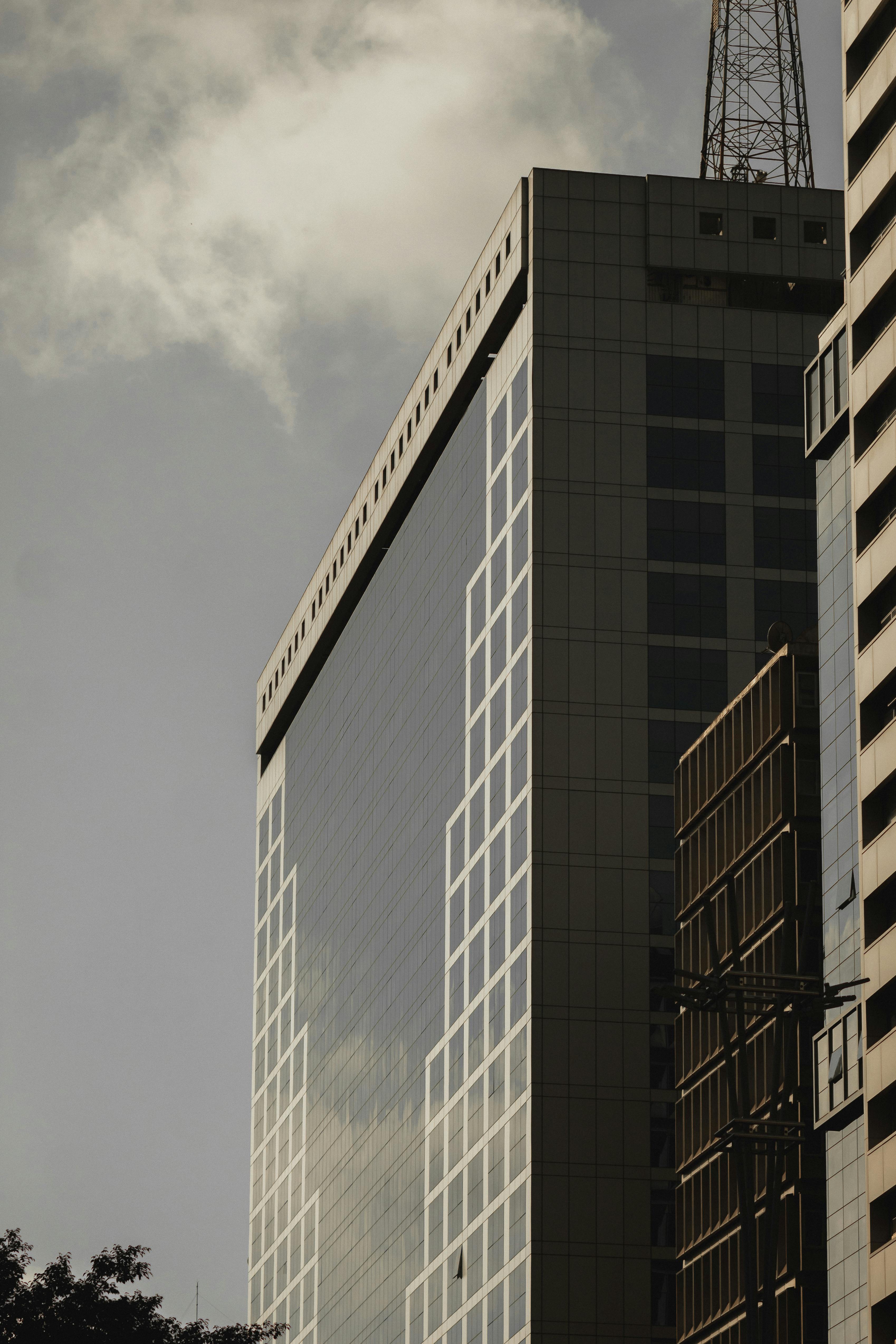 Low Angle Shot of a High Rise Building · Free Stock Photo