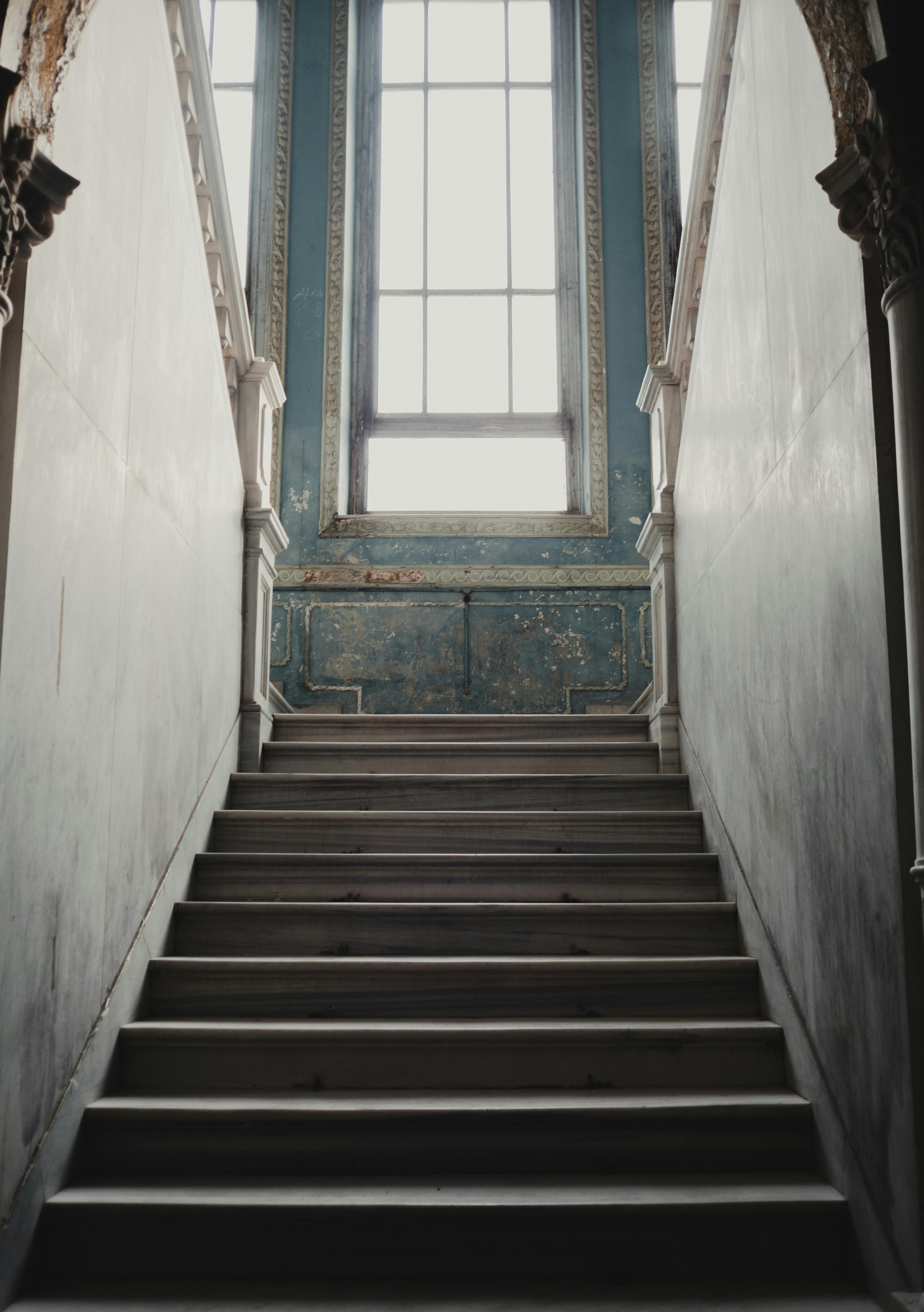 Stairs in Old Building · Free Stock Photo
