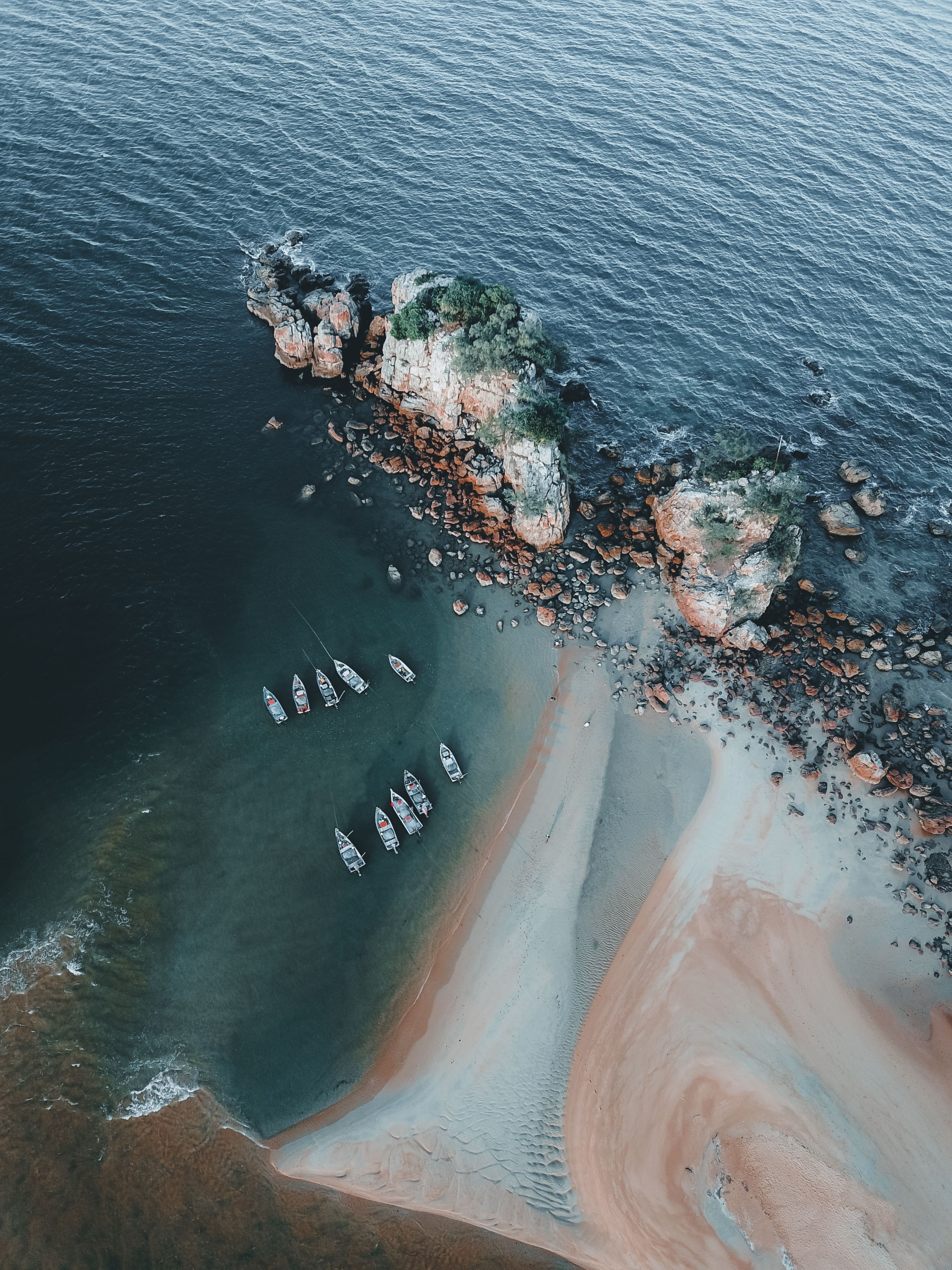 Rocks Forming Arch on Beach · Free Stock Photo