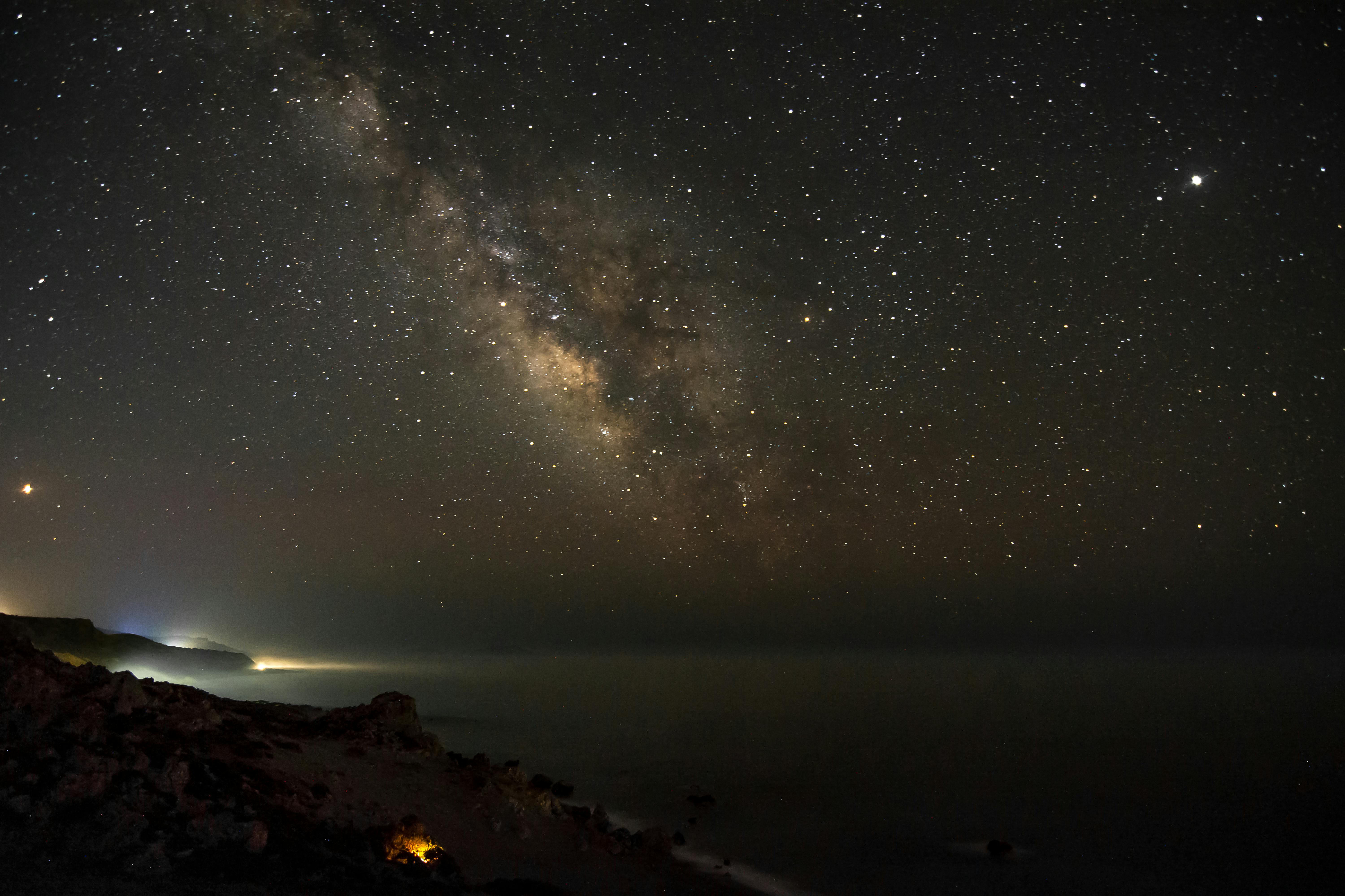 Ocean Under Starry Sky · Free Stock Photo