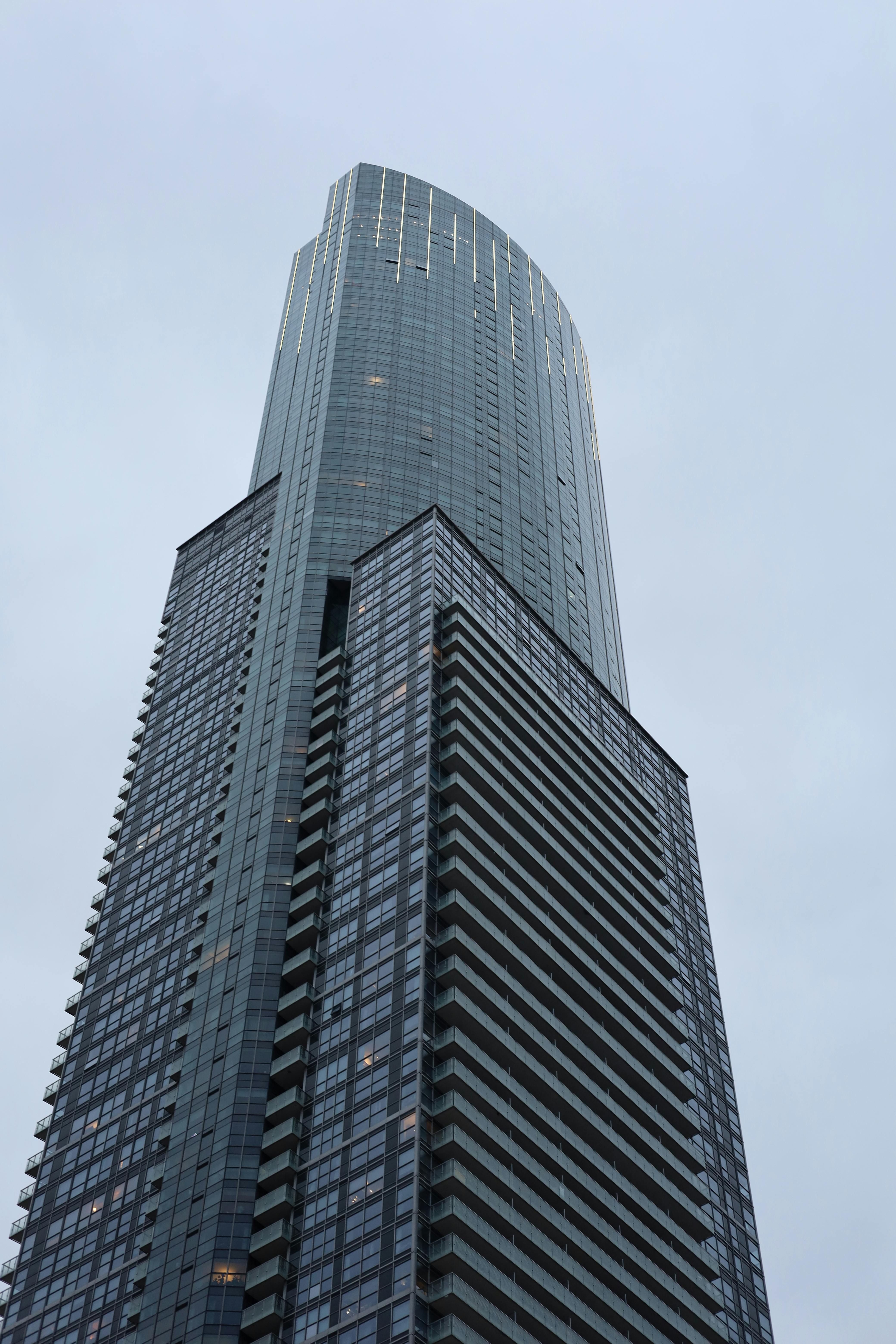 Low Angle Shot of a Concrete Building · Free Stock Photo