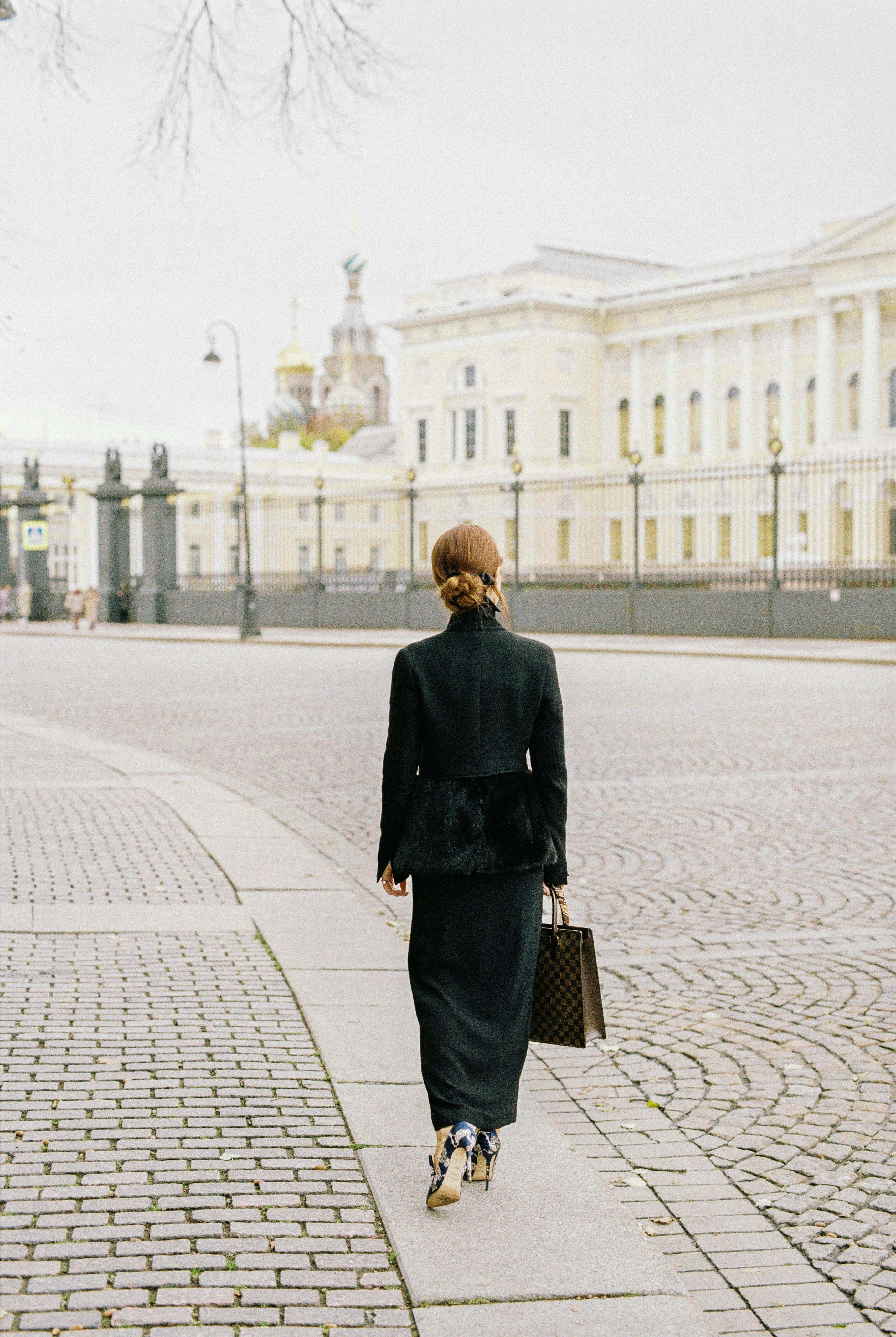 Woman Walking in City · Free Stock Photo