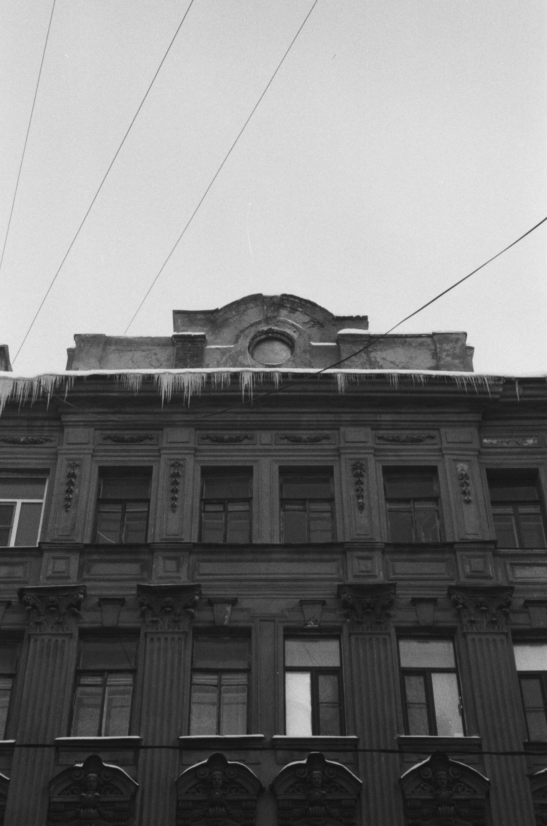 Grayscale Photo of a Gothic Building · Free Stock Photo